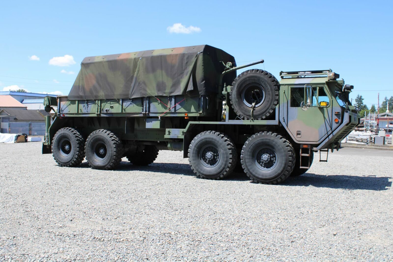 A Go Anywhere Overlander Platform: The Oshkosh M-985 HEMTT 8×8