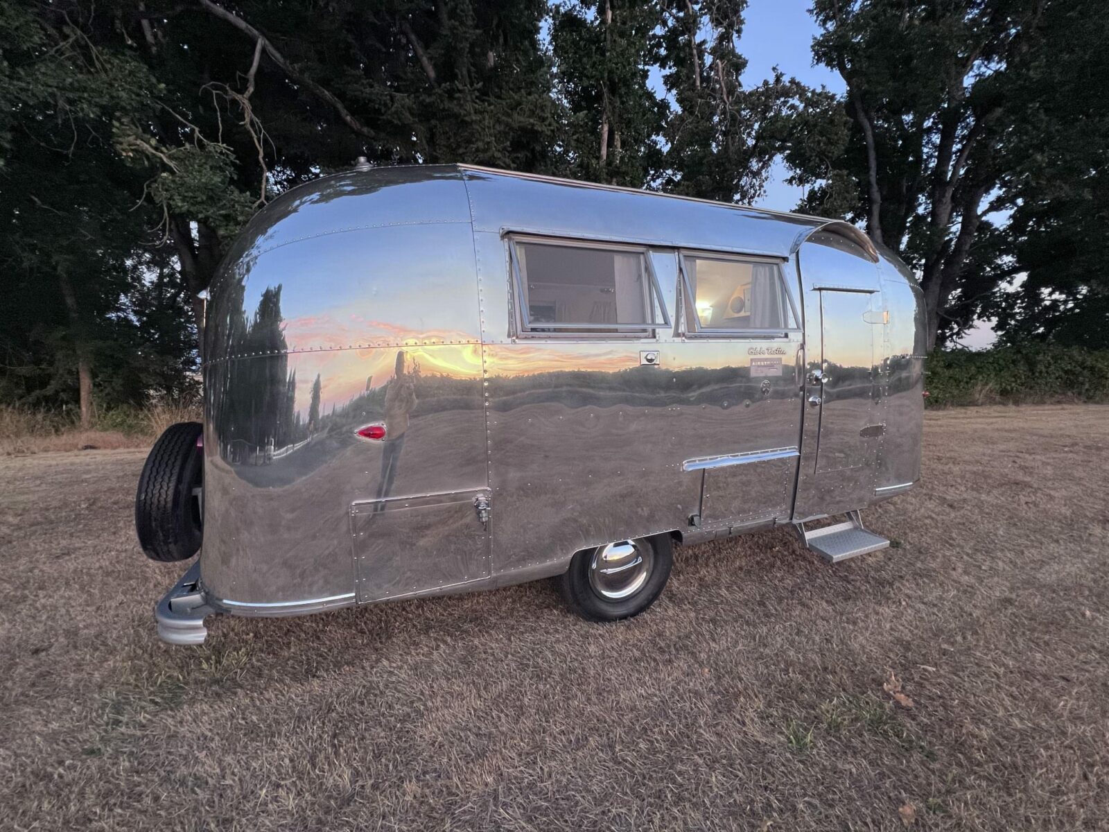 Retro Home On Wheels: A 1962 Airstream Globe Trotter