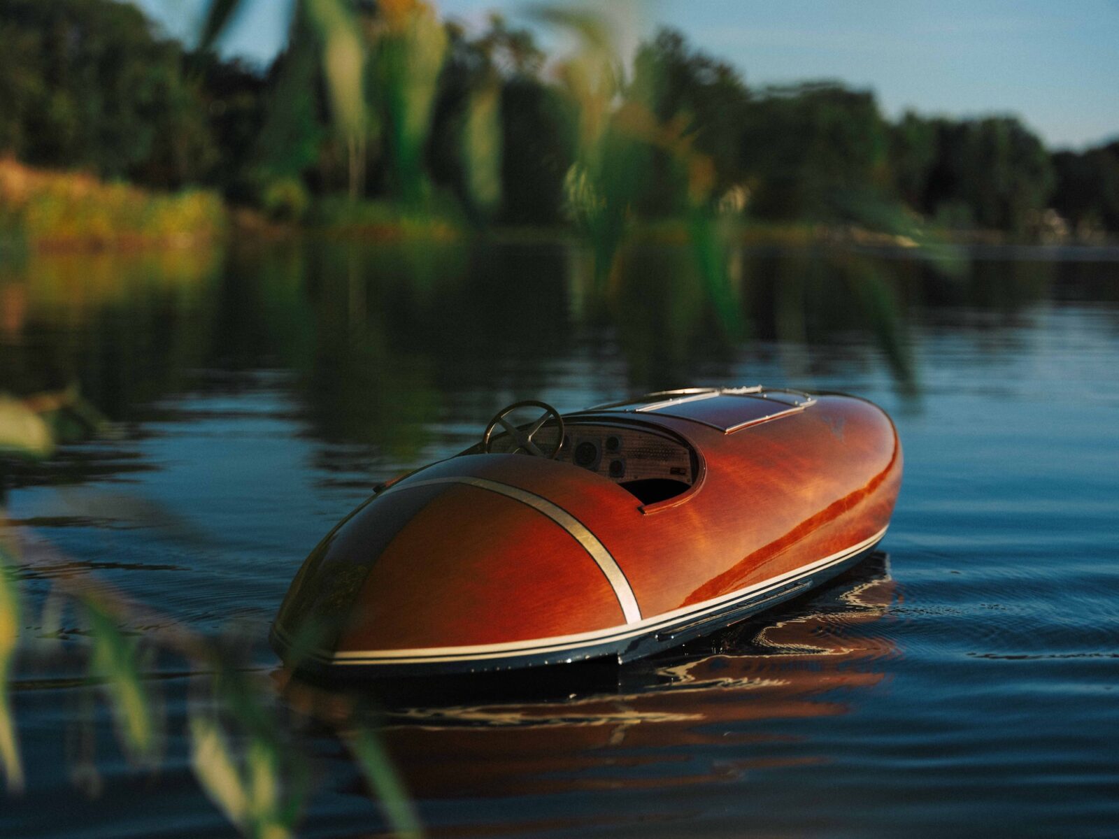 Miss Moonshine: A Classic Mahogany Speedboat Now Available For 2024 Pre ...