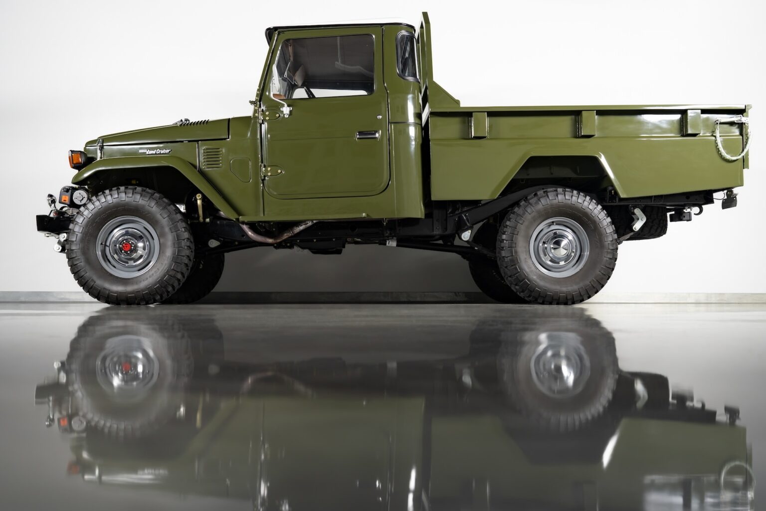 Incredible Restoration: A 1983 Toyota FJ45 Land Cruiser Pick Up