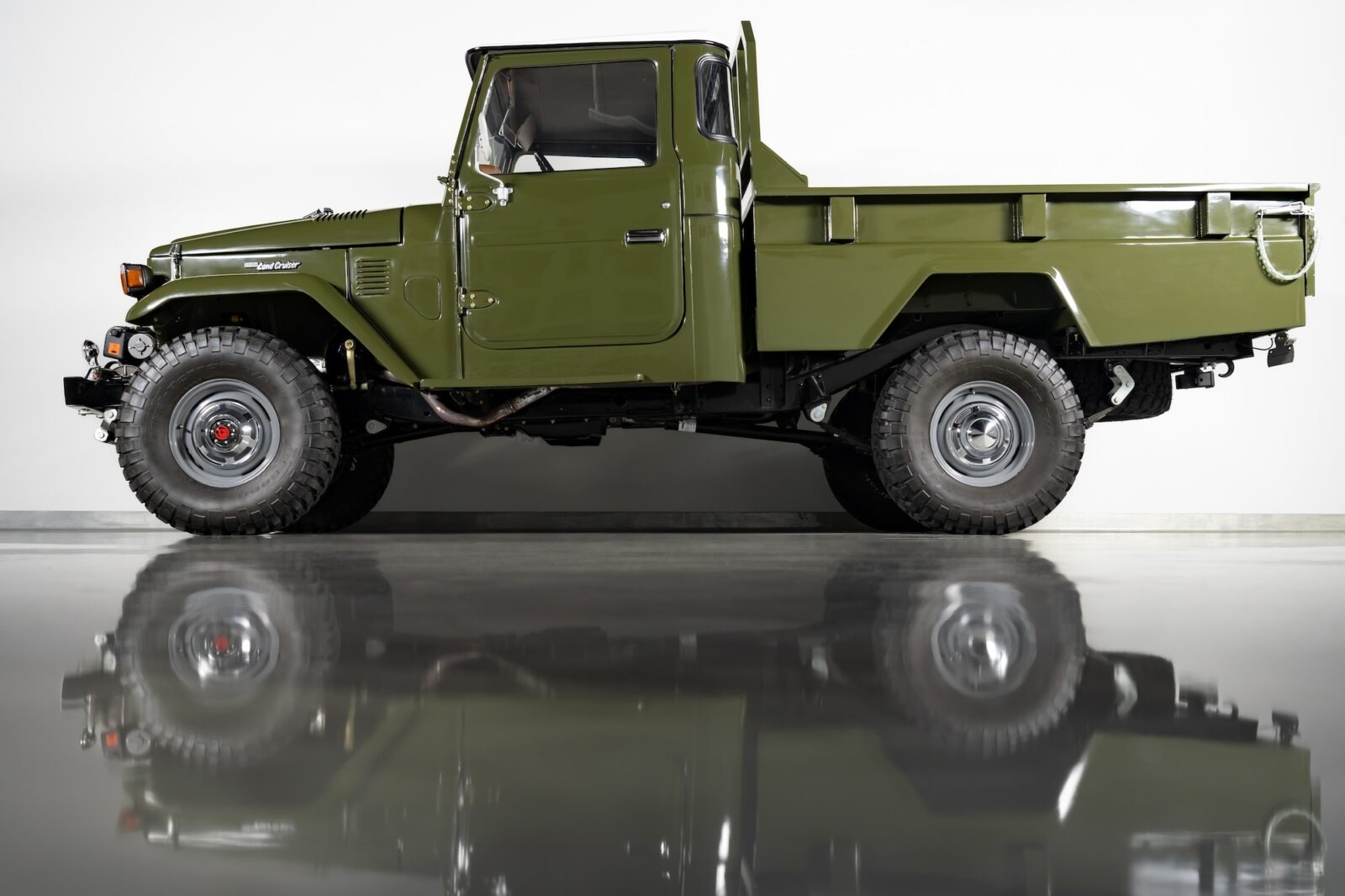 Incredible Restoration: A 1983 Toyota FJ45 Land Cruiser Pick Up