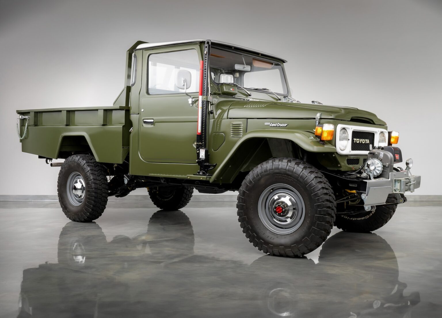 Incredible Restoration: A 1983 Toyota FJ45 Land Cruiser Pick Up