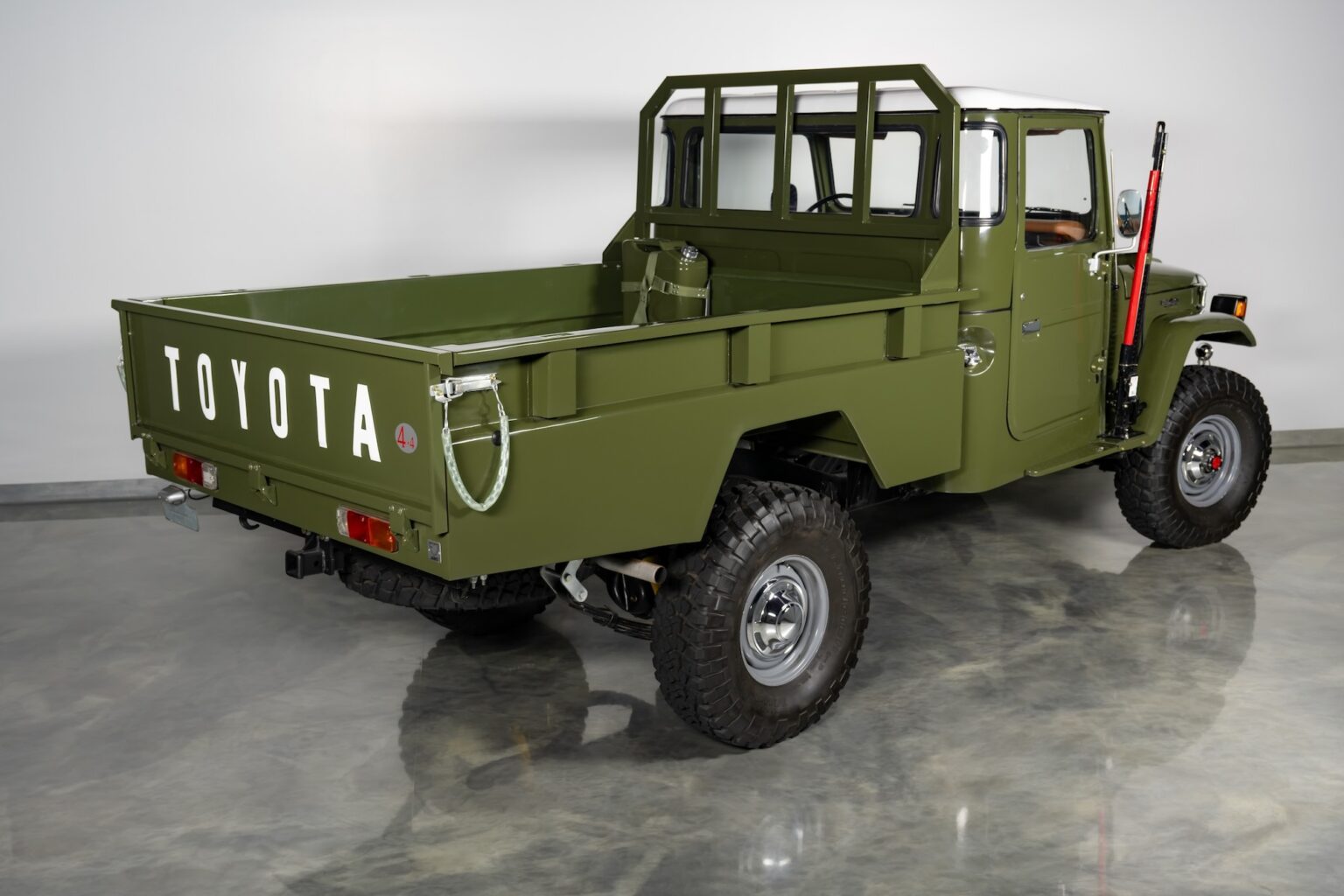 Incredible Restoration: A 1983 Toyota FJ45 Land Cruiser Pick Up
