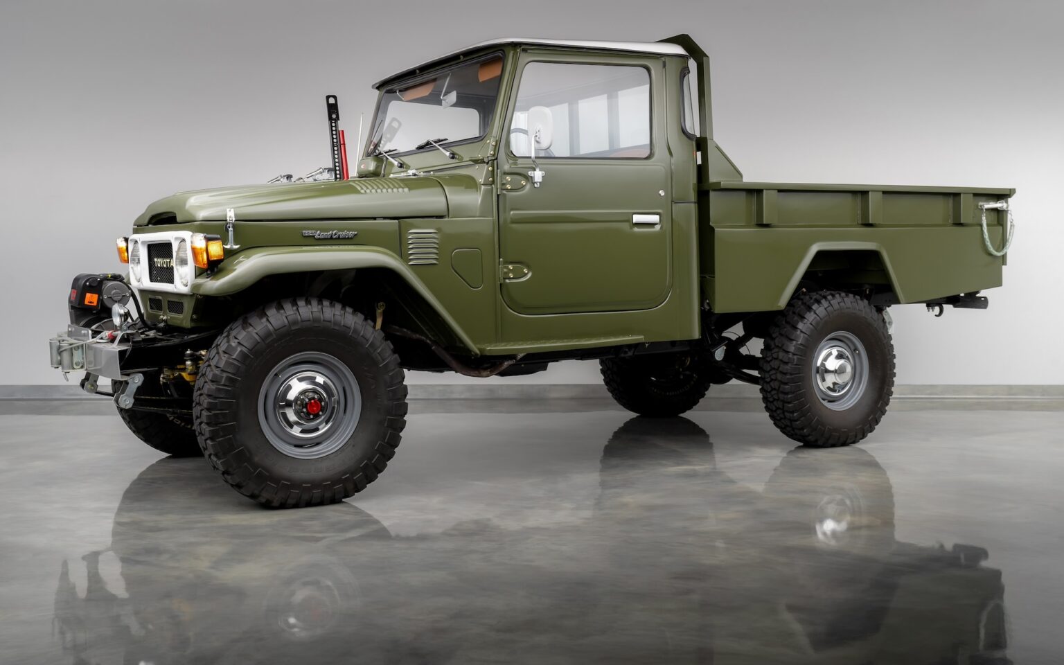 Incredible Restoration: A 1983 Toyota FJ45 Land Cruiser Pick Up