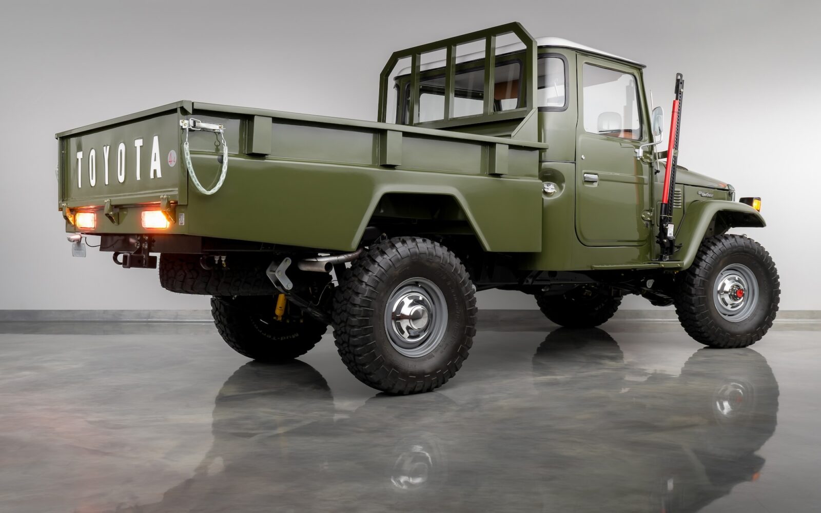 Incredible Restoration: A 1983 Toyota FJ45 Land Cruiser Pick Up