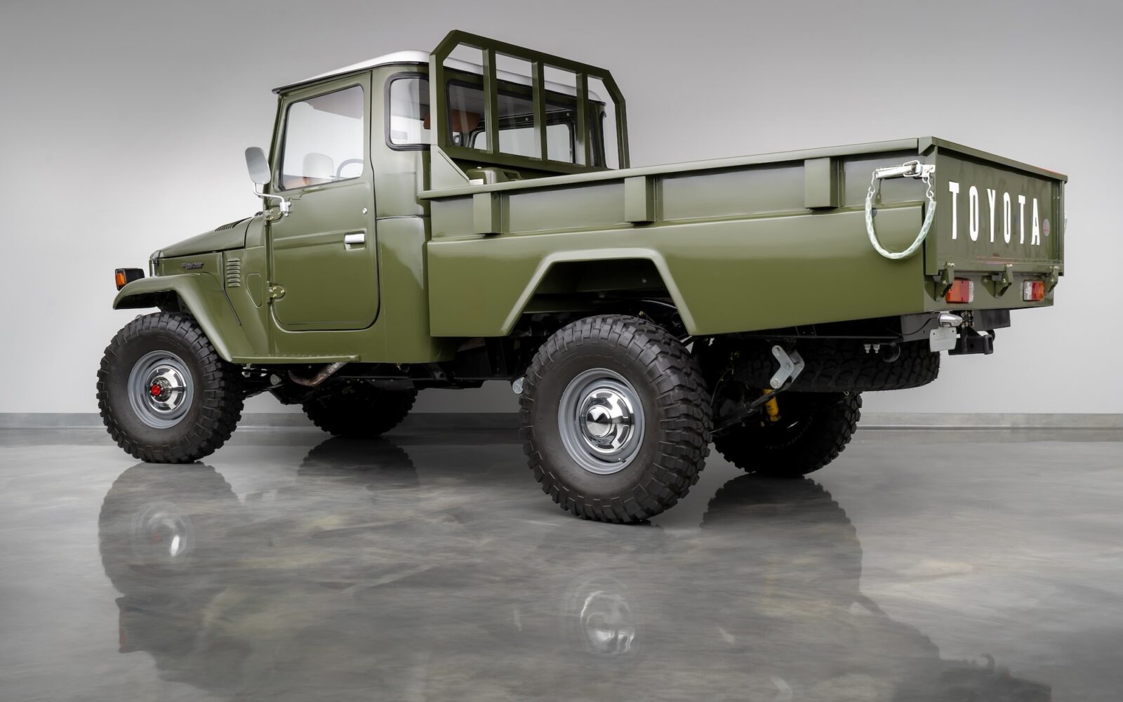 Incredible Restoration: A 1983 Toyota FJ45 Land Cruiser Pick Up