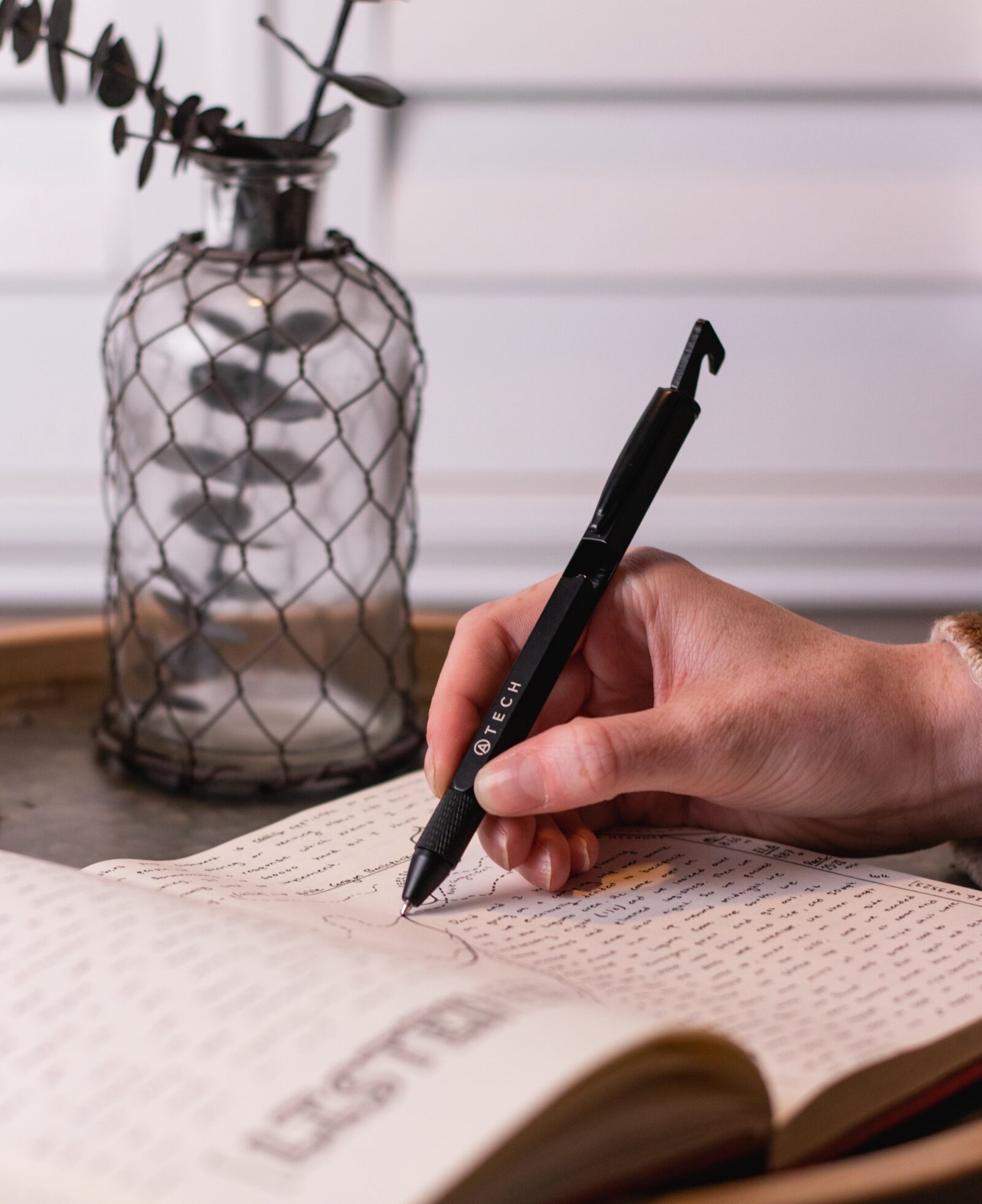 The Atech Innovation Multitool Pen: A 9-in-1 Box Cutter – $24 USD