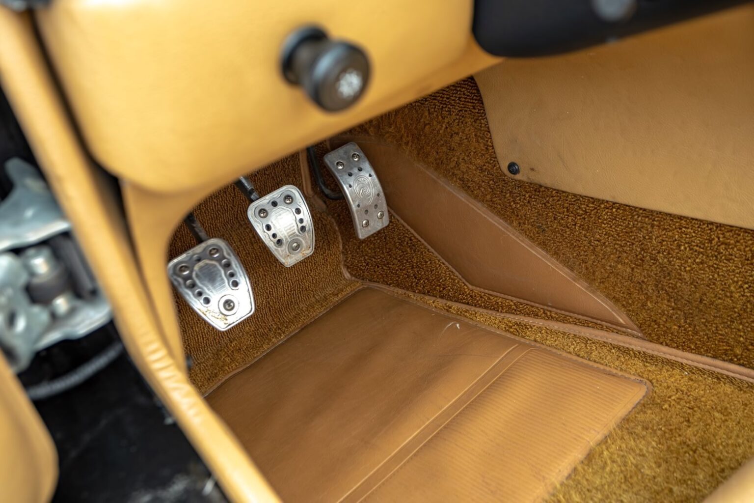 Unusual Machines: The Panoz AIV "Aluminum Intensive Vehicle"