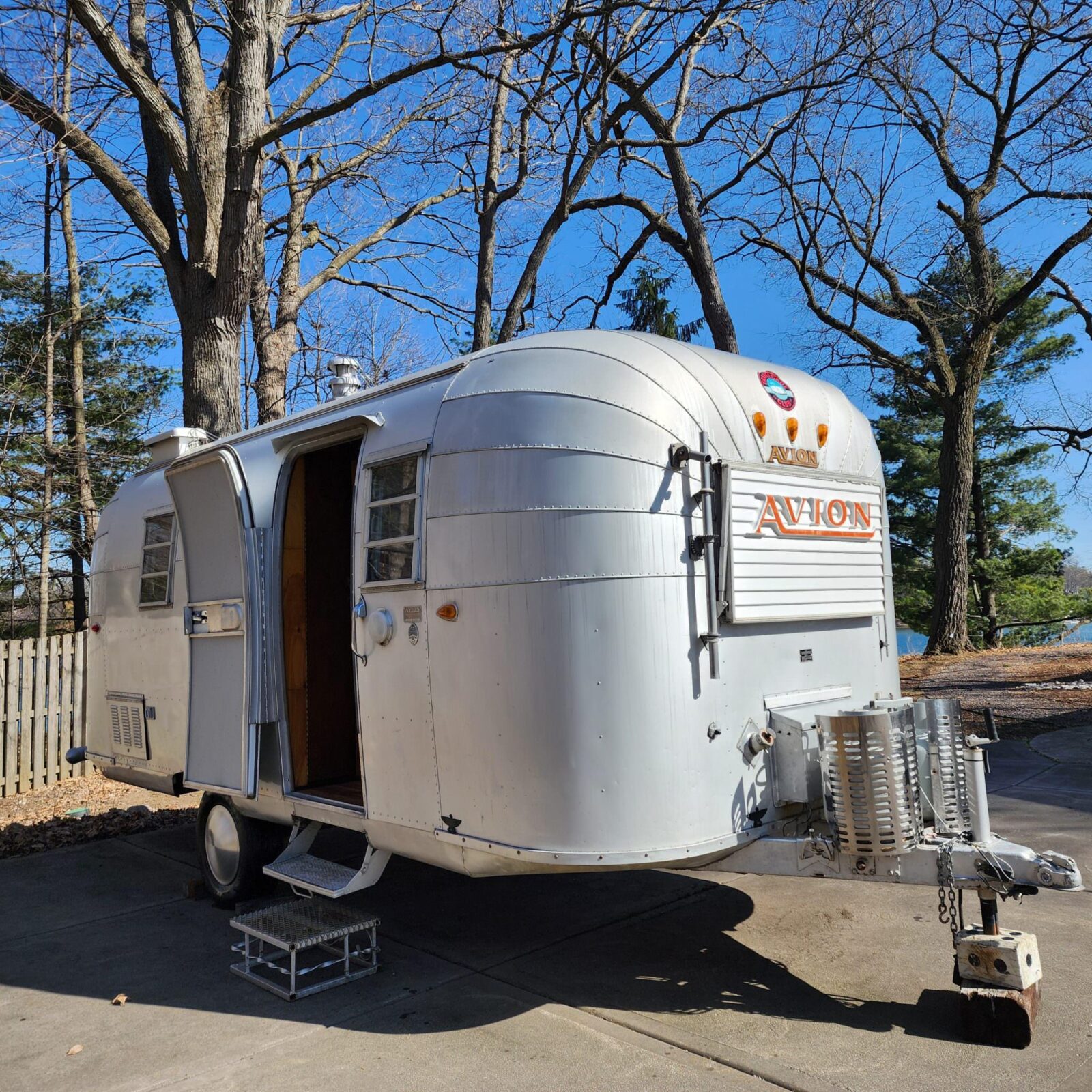 Retro-Home-On-Wheels: A 1966 Avion T-21 Travel Trailer