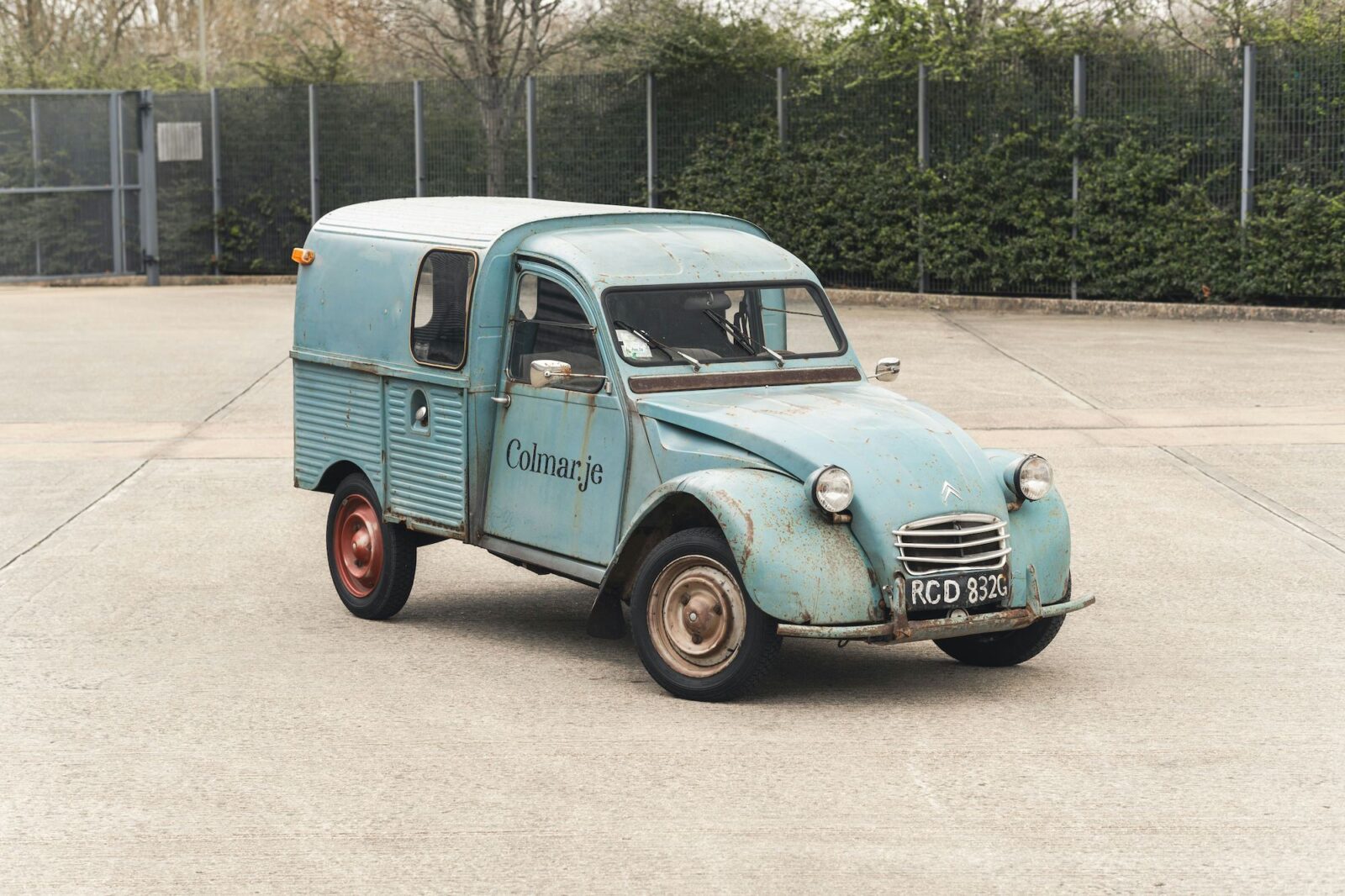 Hidden BMW Power – A Citroën 2CV Van "Sleeper"