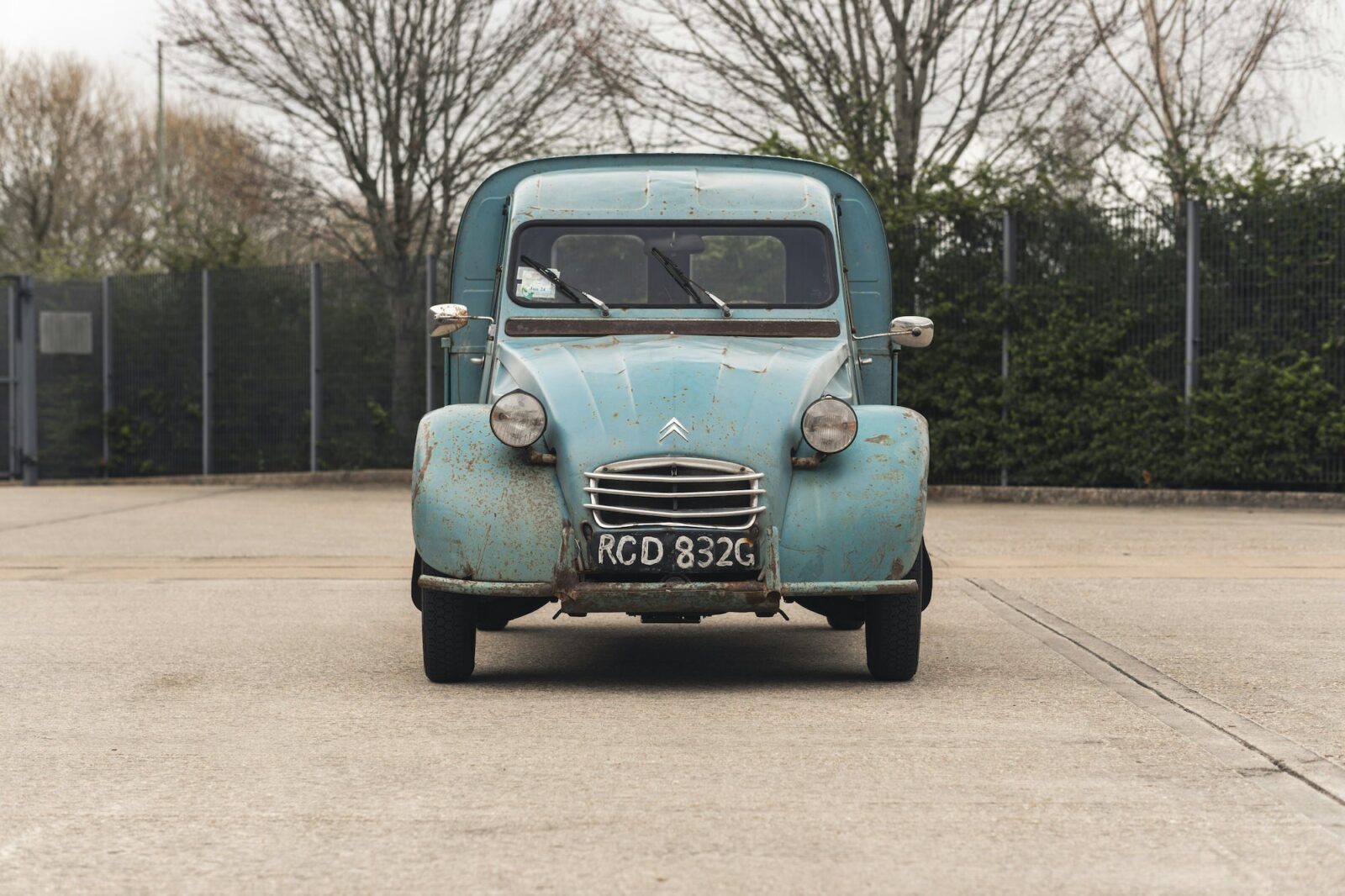 Hidden BMW Power – A Citroën 2CV Van "Sleeper"