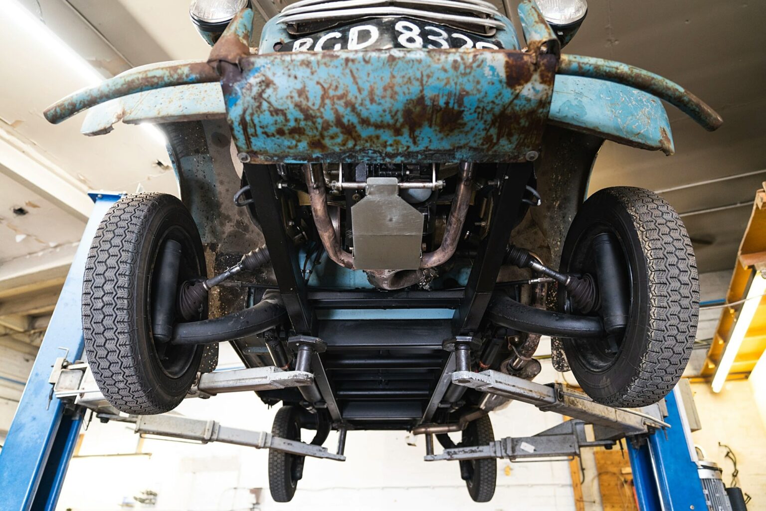 Hidden BMW Power – A Citroën 2CV Van "Sleeper"