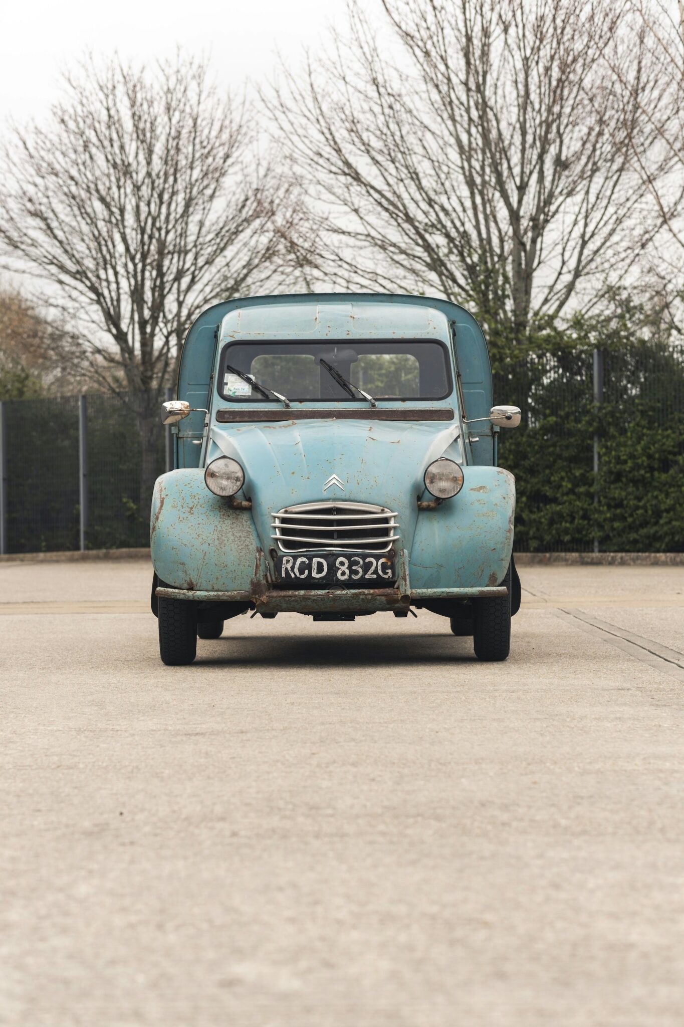 Hidden BMW Power – A Citroën 2CV Van "Sleeper"