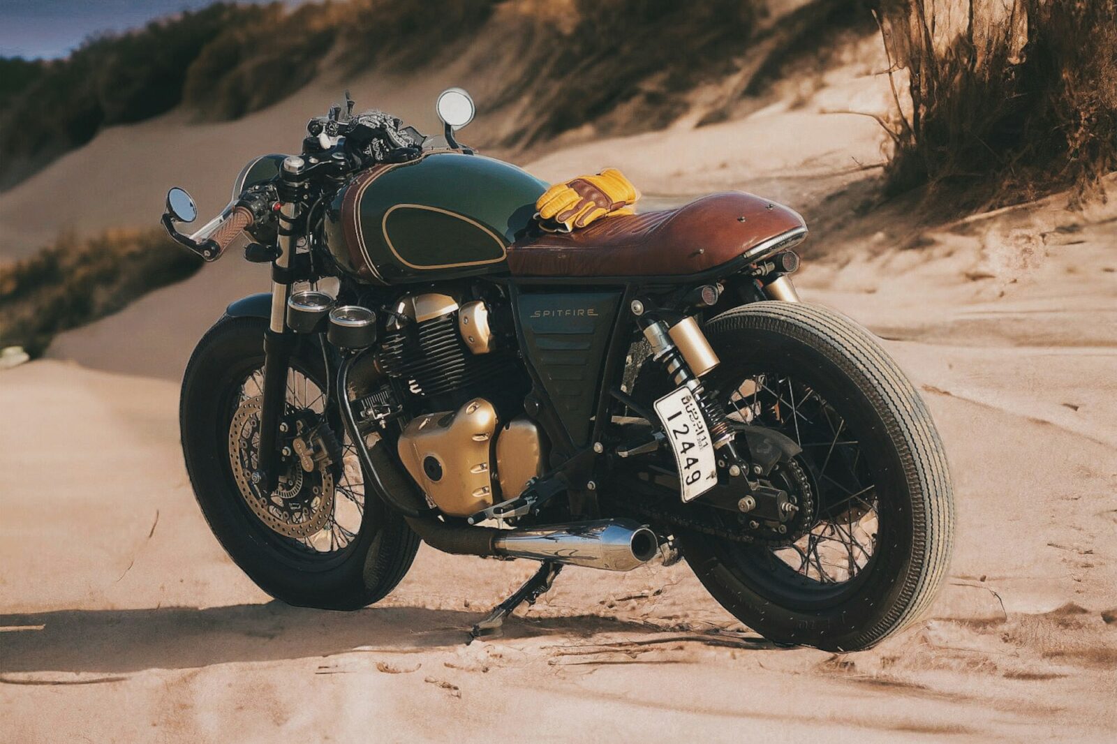 The "Spitfire" – A Royal Enfield Interceptor 650 Custom