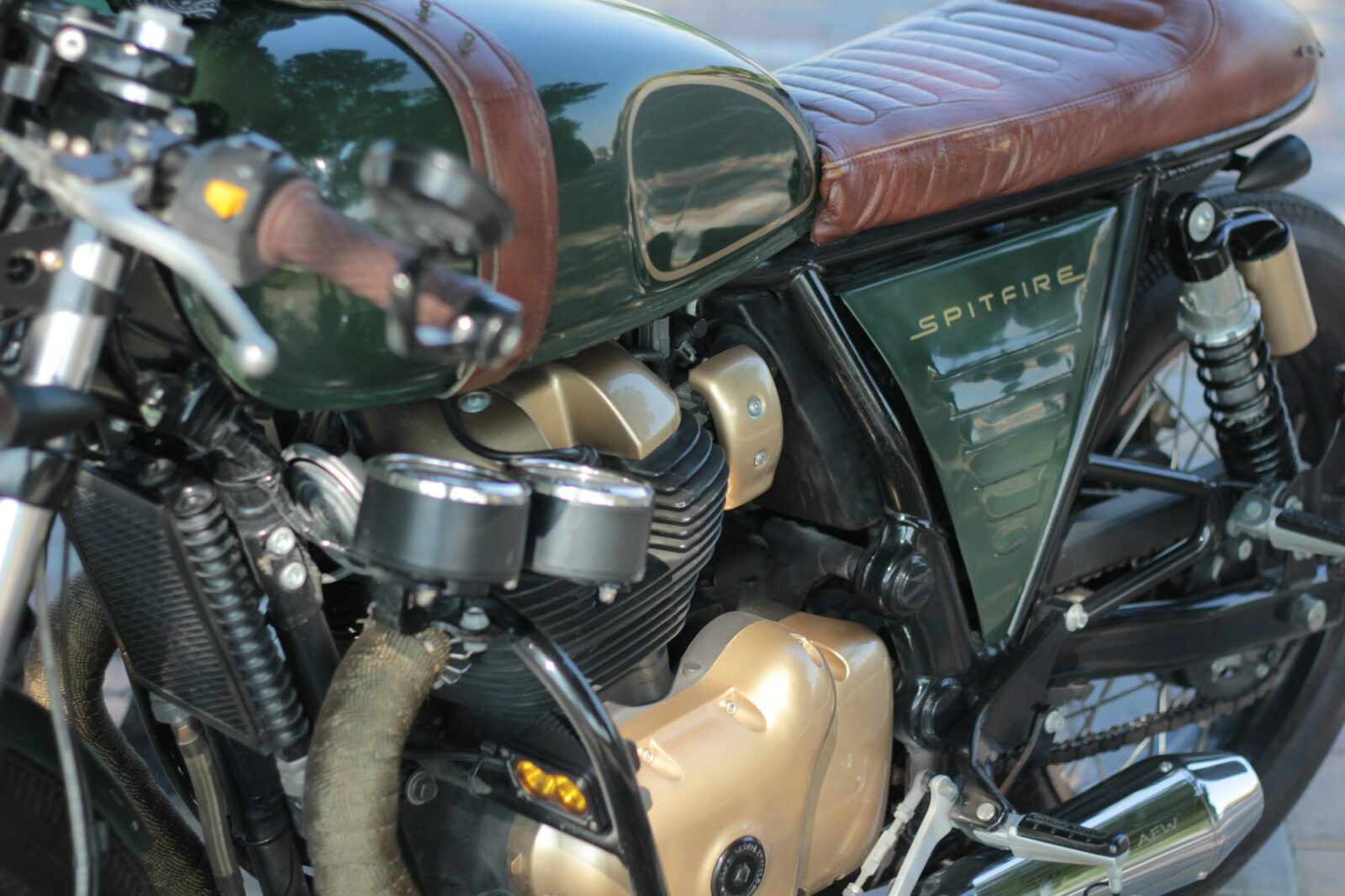 The "Spitfire" – A Royal Enfield Interceptor 650 Custom