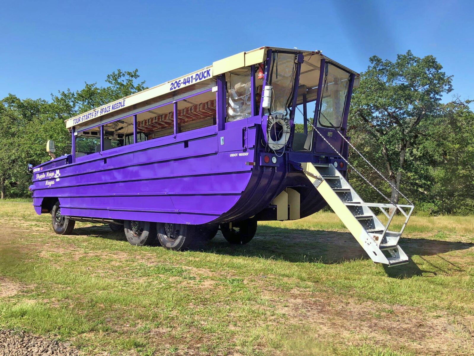 Amphibious Camper Project? A WW2-Era DUKW 6×6 Amphibian