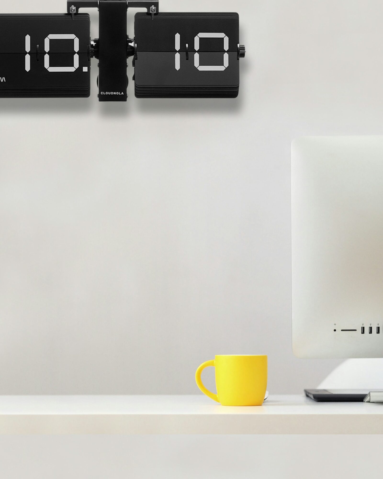 A 14+ Inch Wireless Desktop Flip Clock From Cloudnola