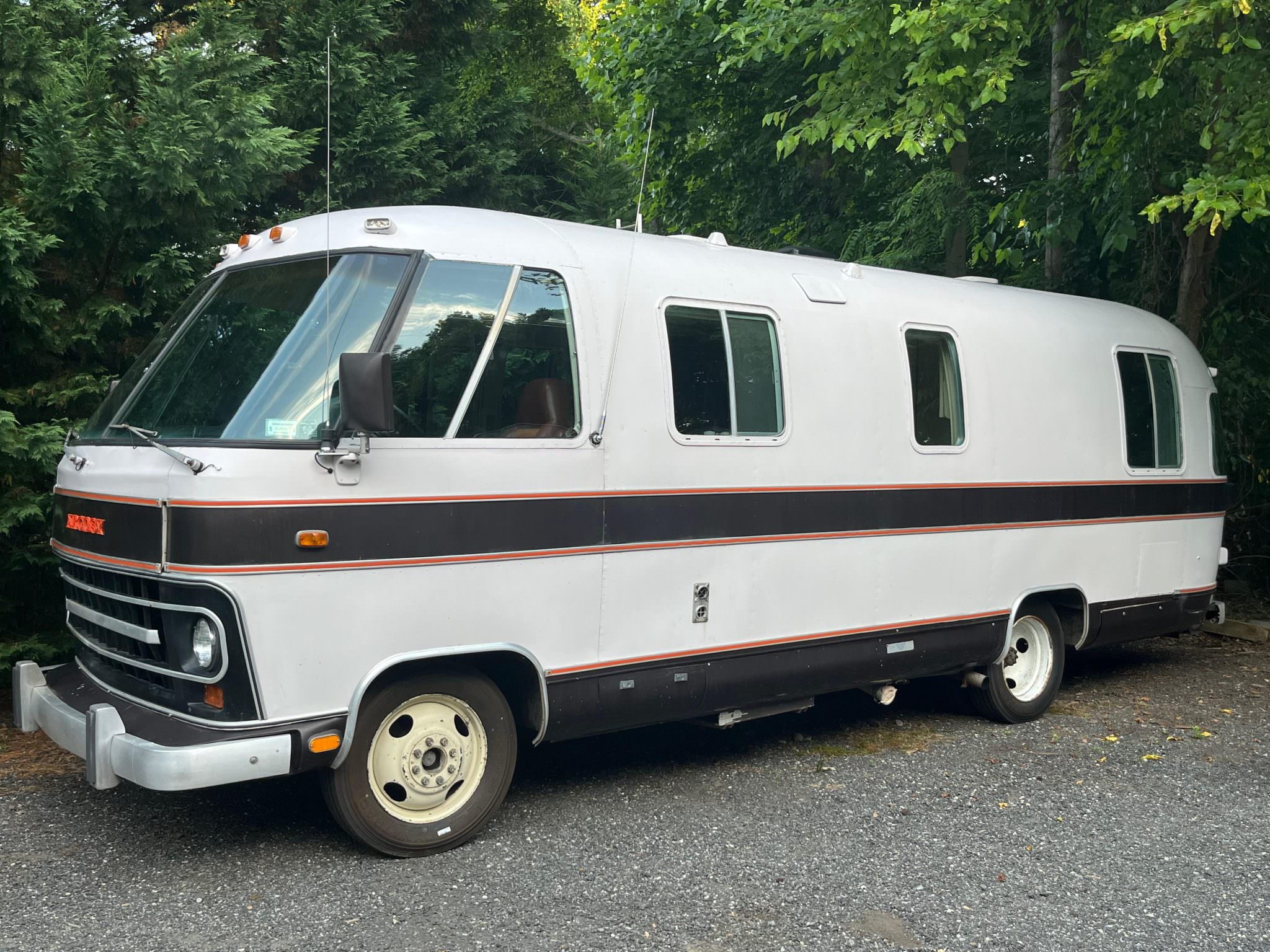 Airstream Motorhome Body Man New 2025 Airstream RV Atlas Murphy Suite