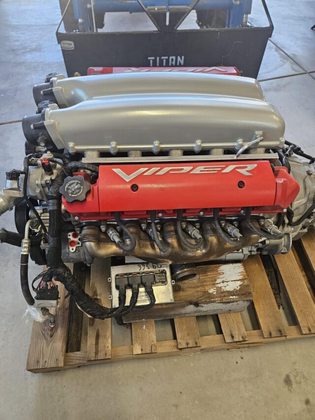 600 BHP: A Dodge Viper SRT-10 V10 Engine + 6-Speed Transmission