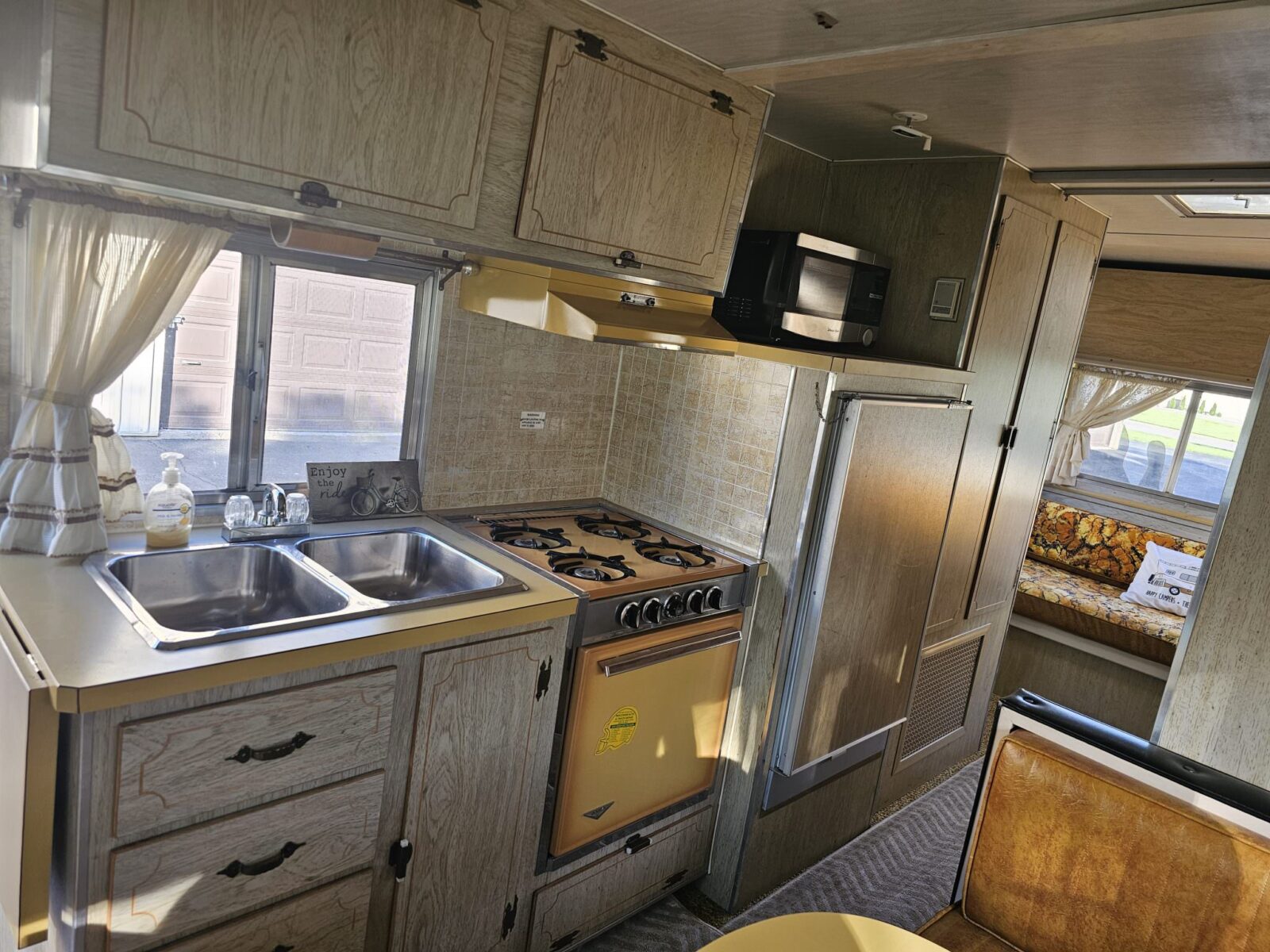 Retro Home-On-Wheels: A 1969 Winnebago D22 Motorhome