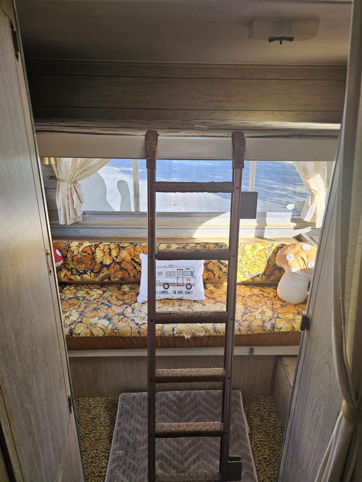 Retro Home-On-Wheels: A 1969 Winnebago D22 Motorhome