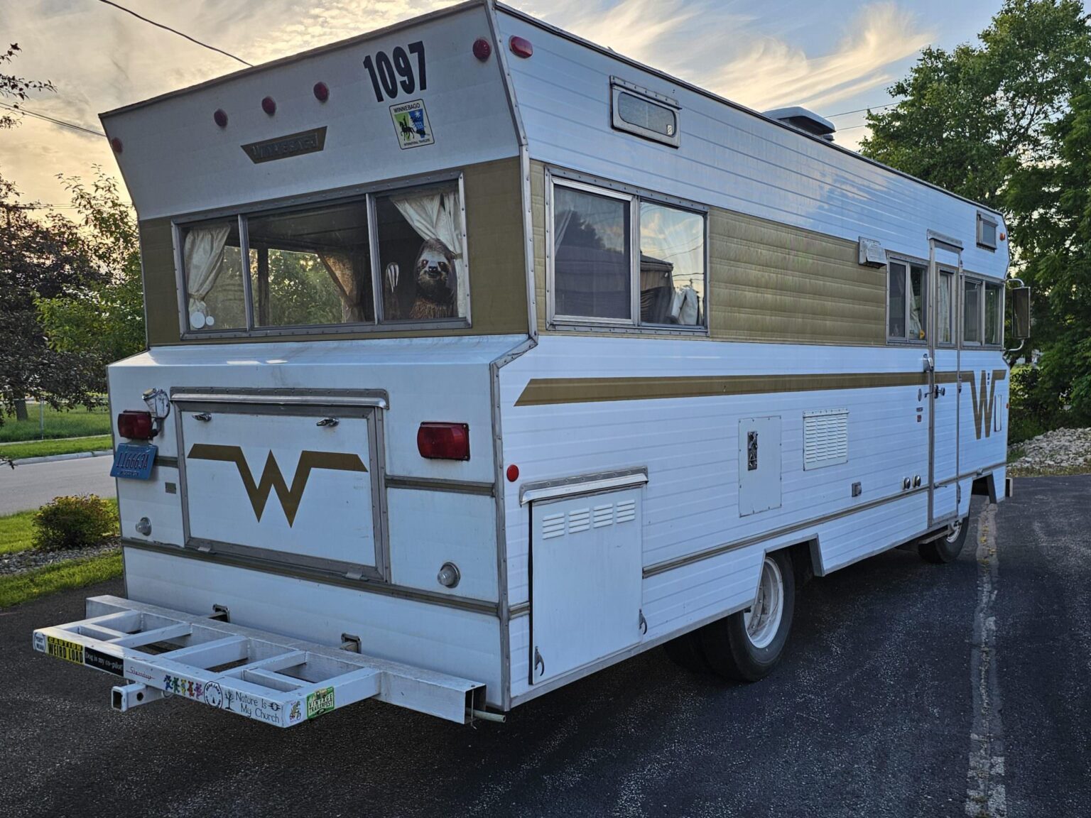 Retro Home-On-Wheels: A 1969 Winnebago D22 Motorhome