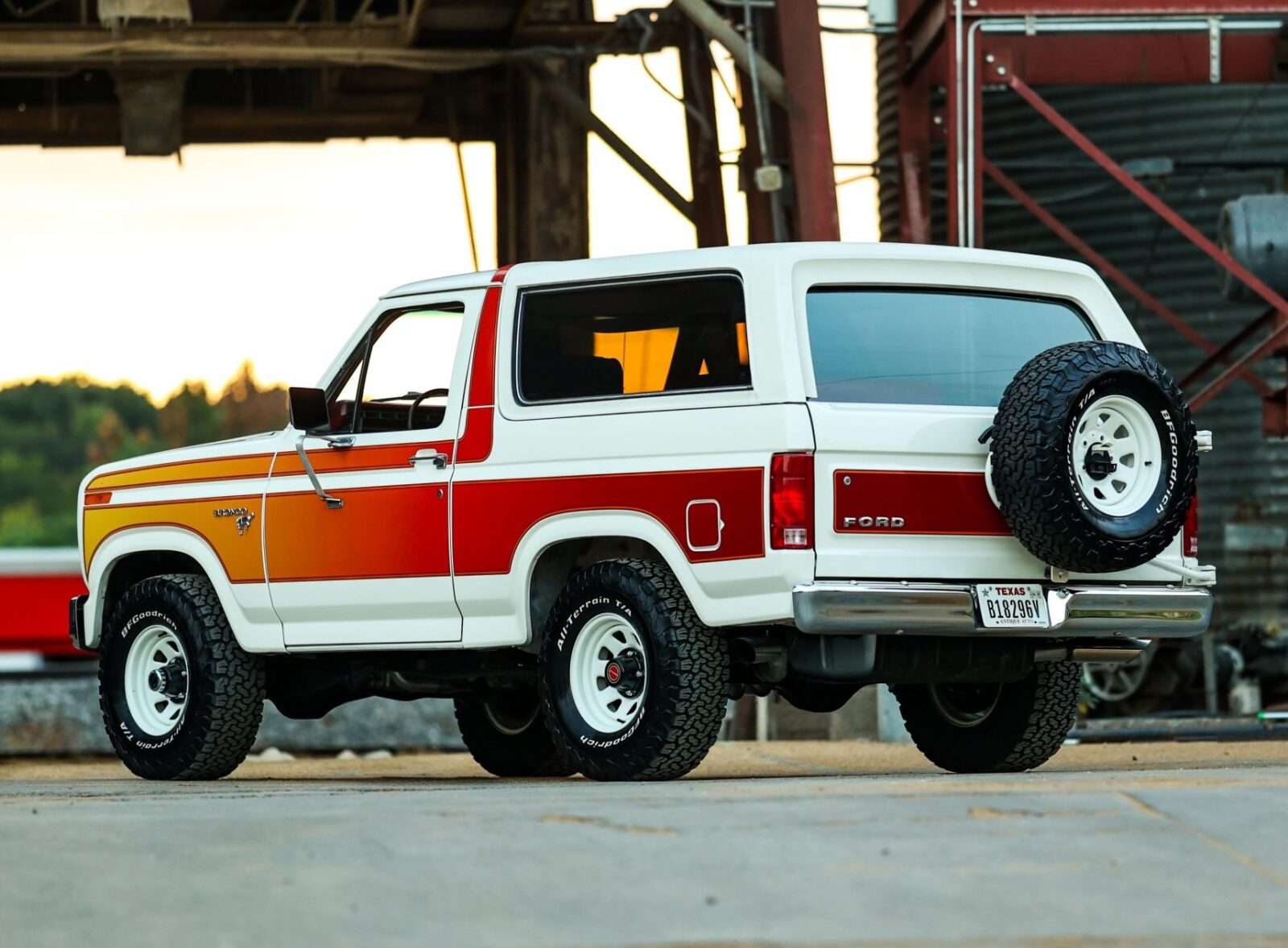 For Sale: A 420 BHP Godzilla-Powered "Bullnose" Ford Bronco