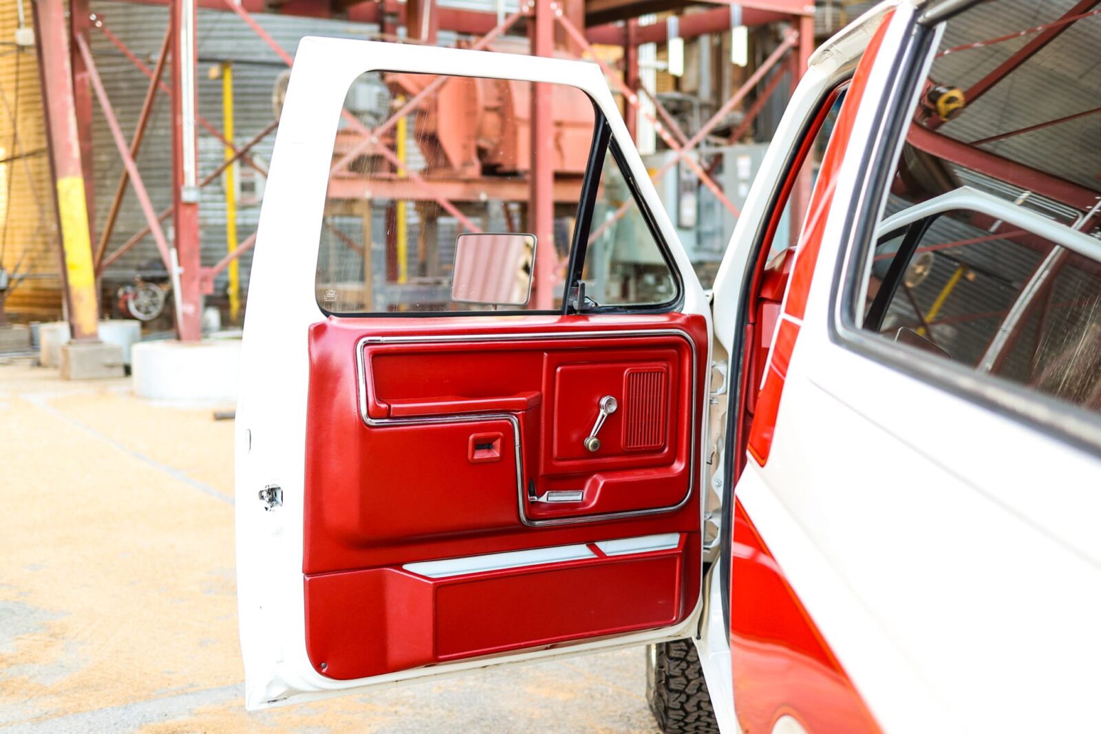 For Sale: A 420 BHP Godzilla-Powered "Bullnose" Ford Bronco