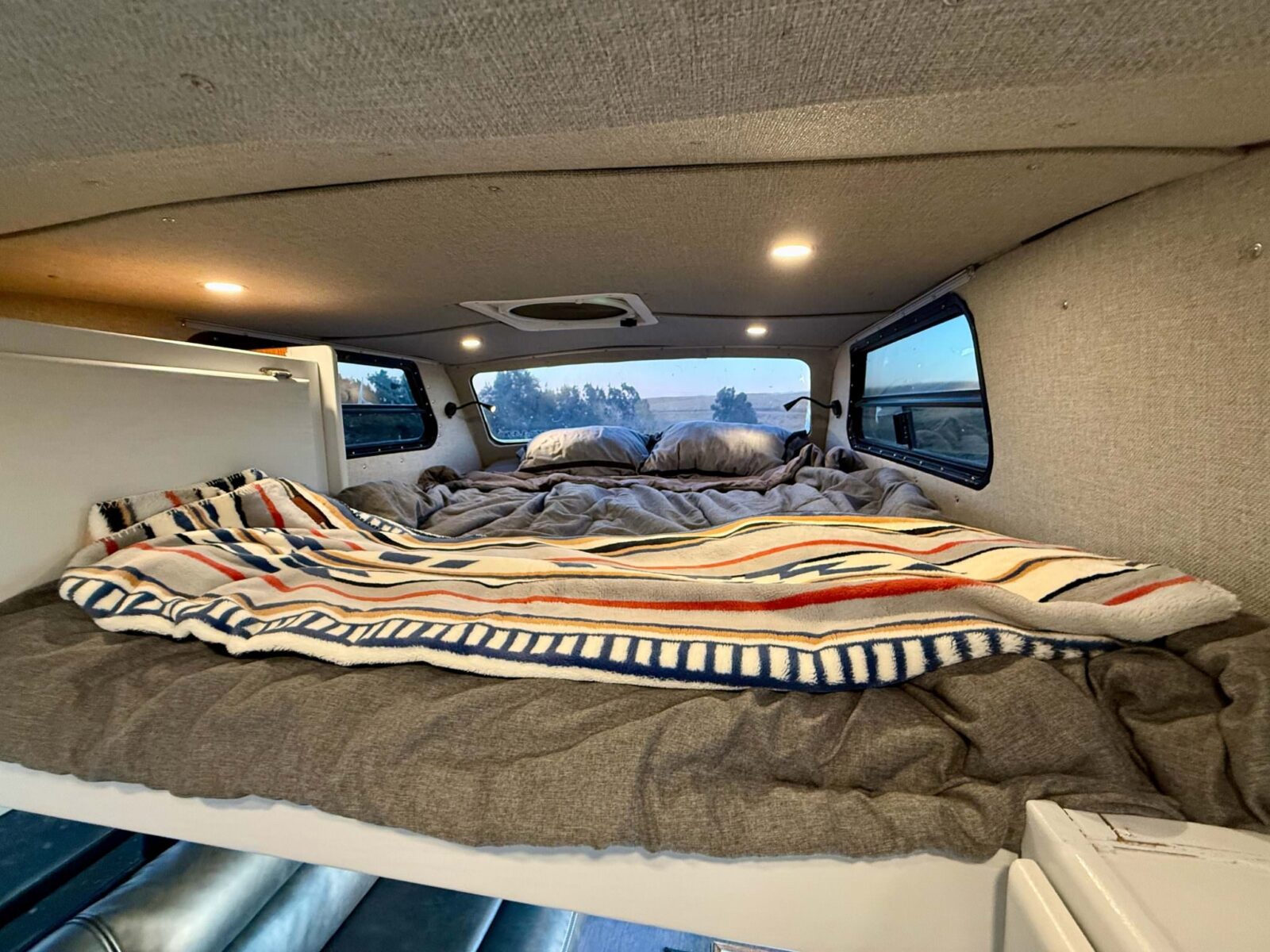 V10-Powered! A Ford E-350 Airstream B-190 Camper 4×4