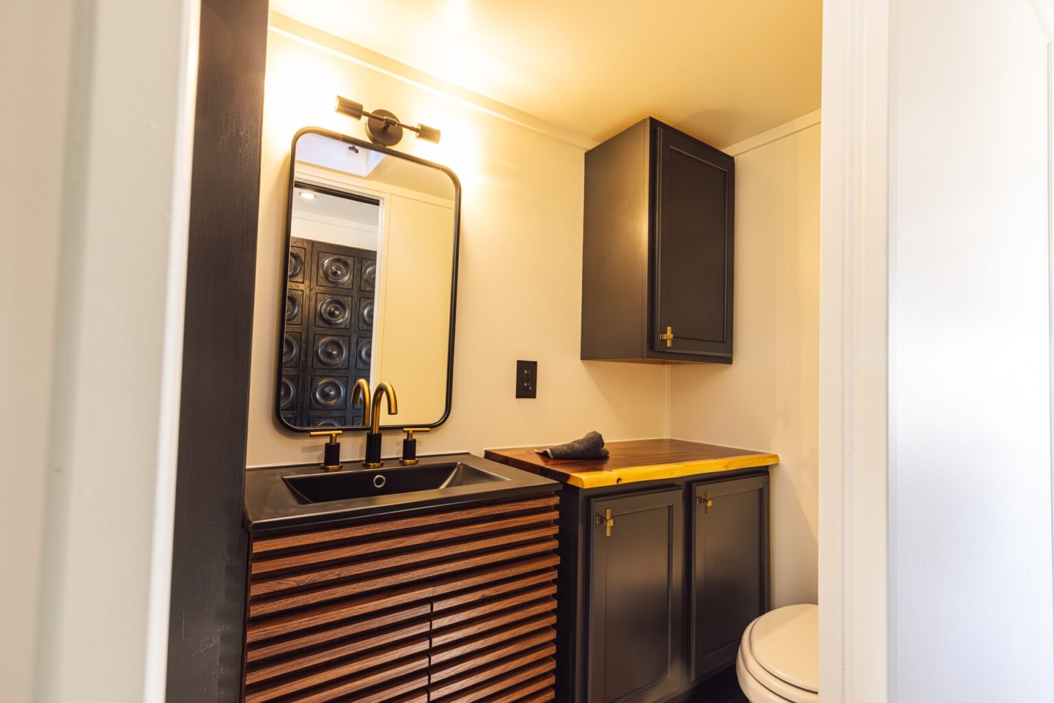 Retro Home-On-Wheels: A Restored 1955 Spartan Royal Manor