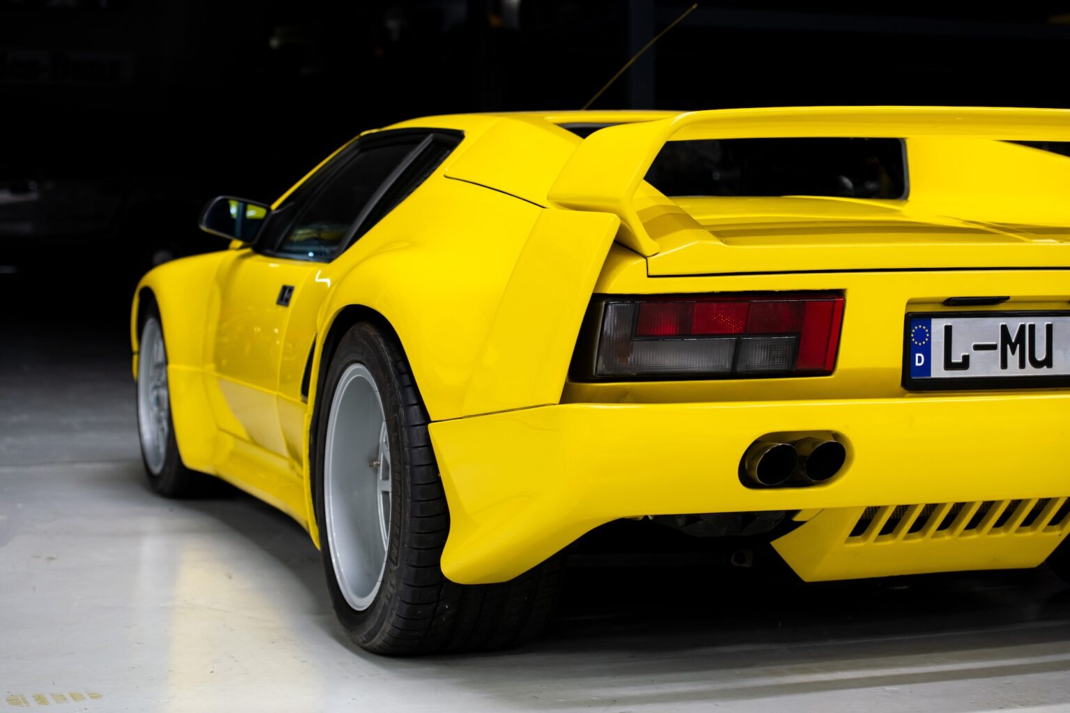 The Forgotten 1990s Supercar: The Rare De Tomaso Pantera 90 Si