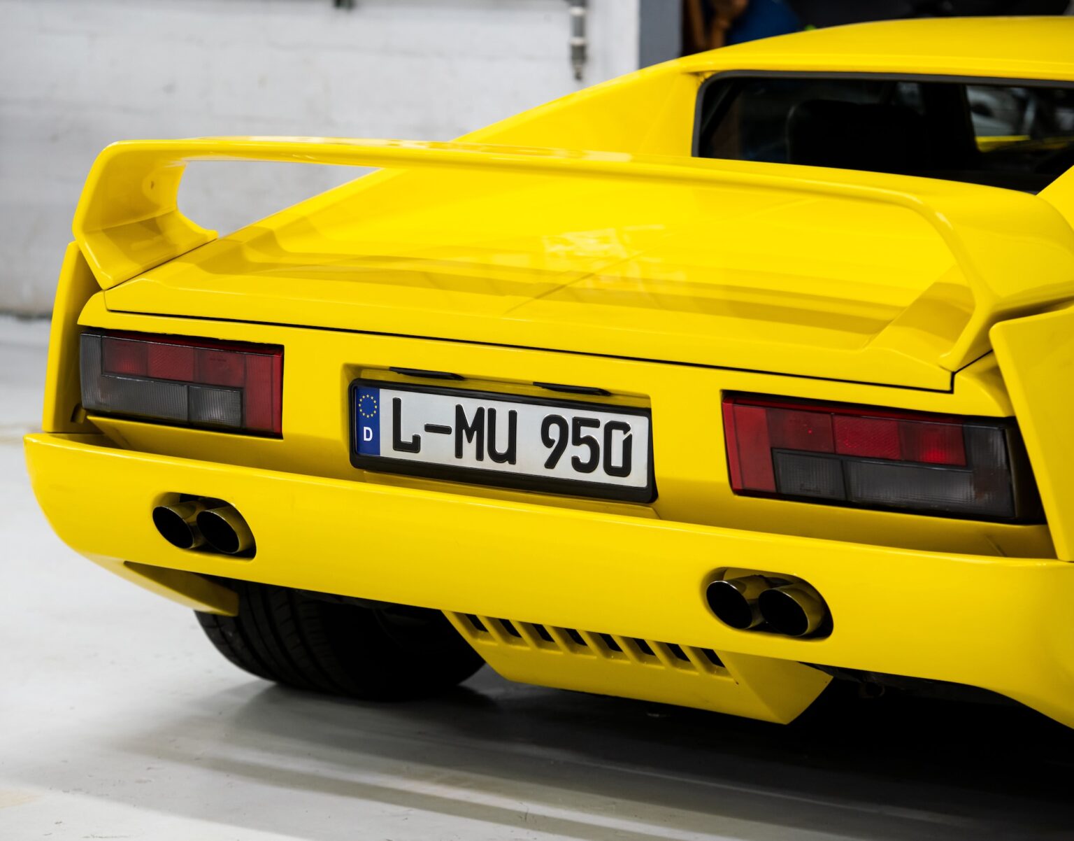 The Forgotten 1990s Supercar: The Rare De Tomaso Pantera 90 Si