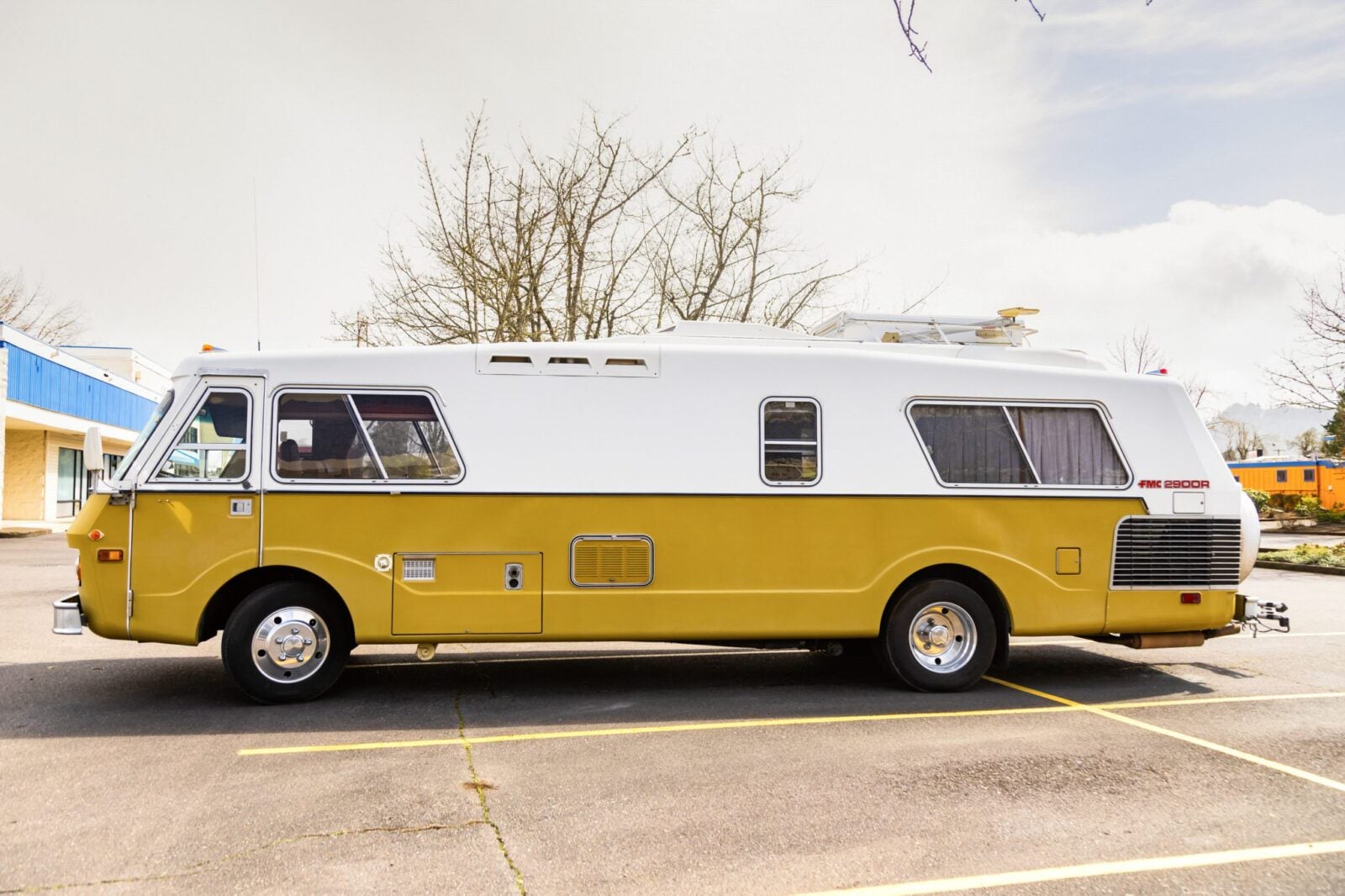 Retro Home-On-Wheels: A 1974 FMC 2900R Motorhome