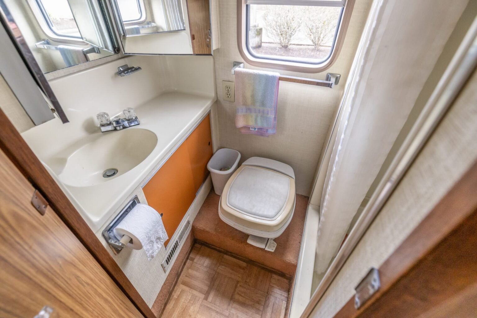 Retro Home-On-Wheels: A 1974 FMC 2900R Motorhome