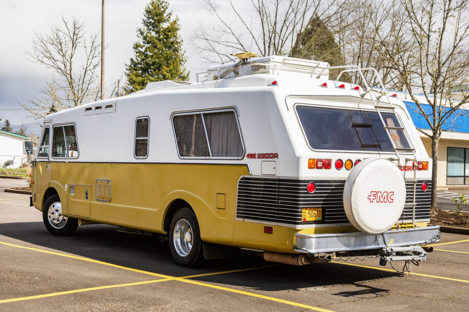 Retro Home-On-Wheels: A 1974 FMC 2900R Motorhome