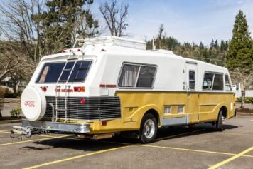 Retro Home-On-Wheels: A 1974 FMC 2900R Motorhome