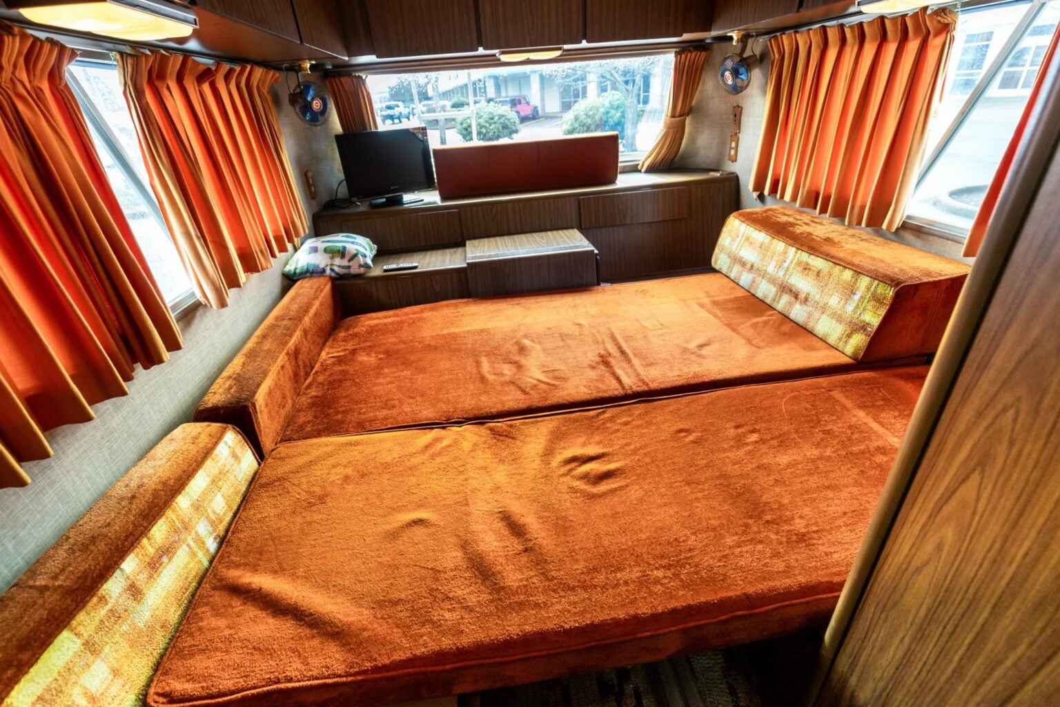 Retro Home-On-Wheels: A 1974 FMC 2900R Motorhome