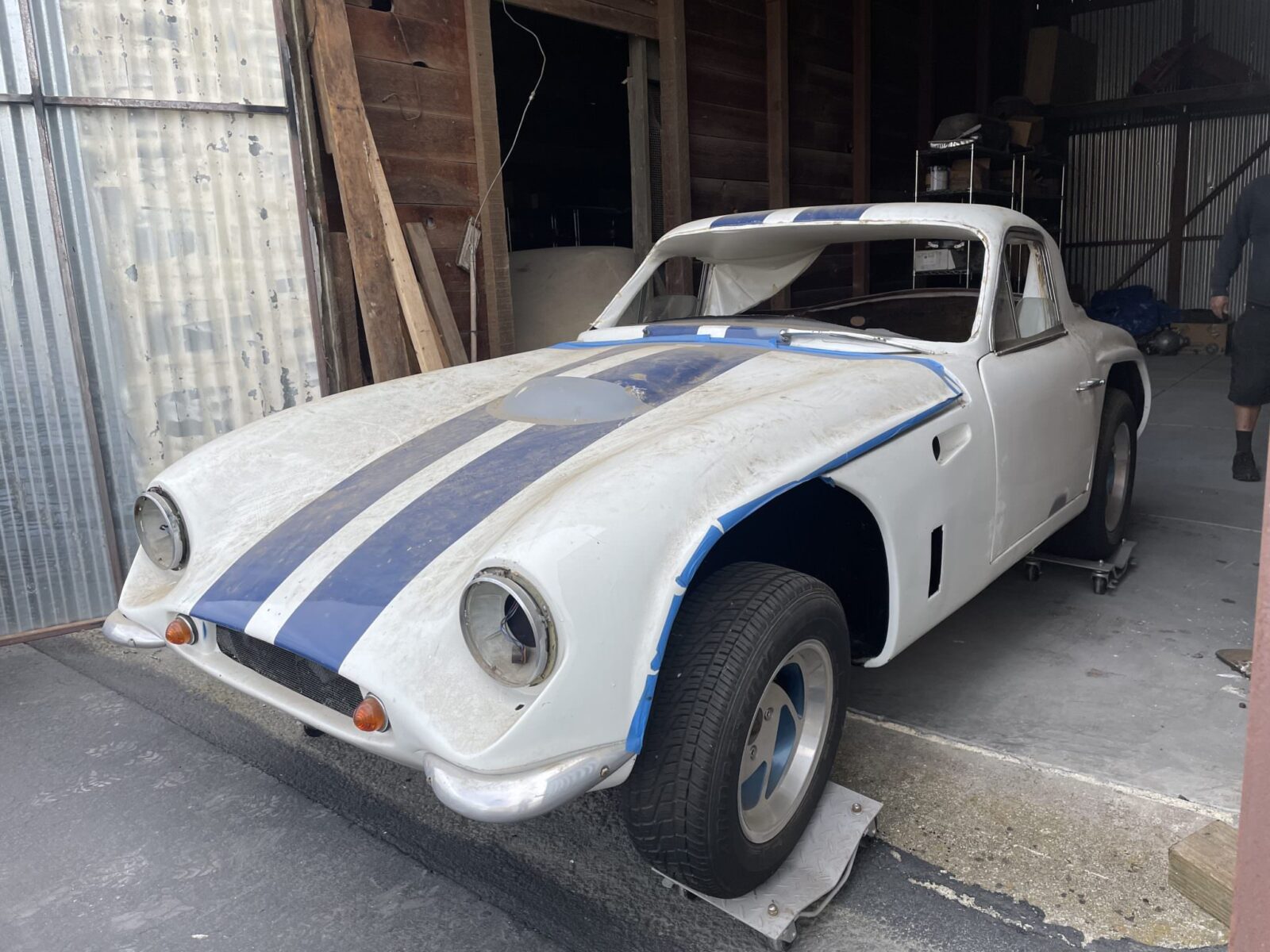 California Garage Find: A Rare Griffith Series 200 V8 Project Car