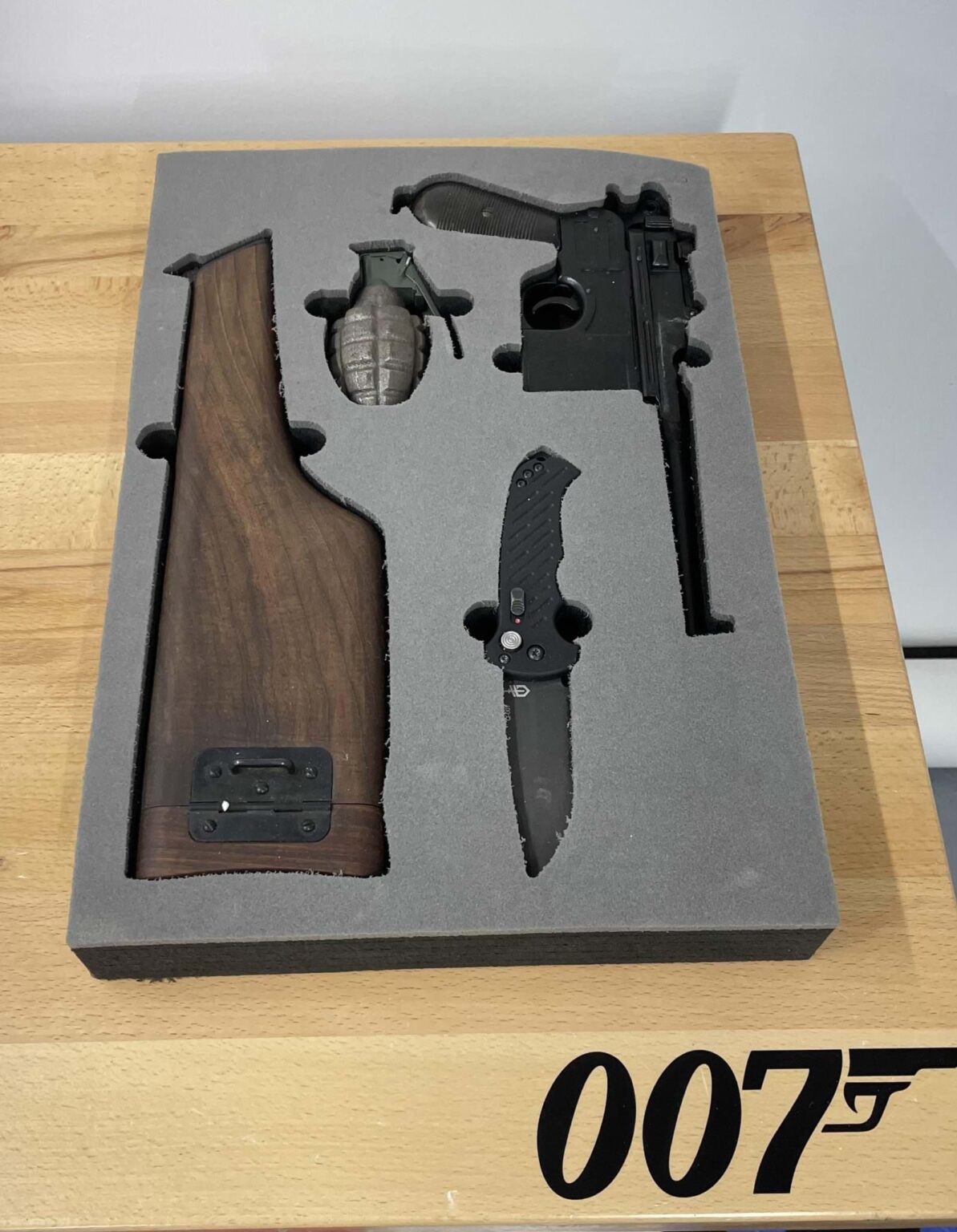 Build It Yourself: A "James Bond" Aston Martin DB5 Replica (With 007 ...