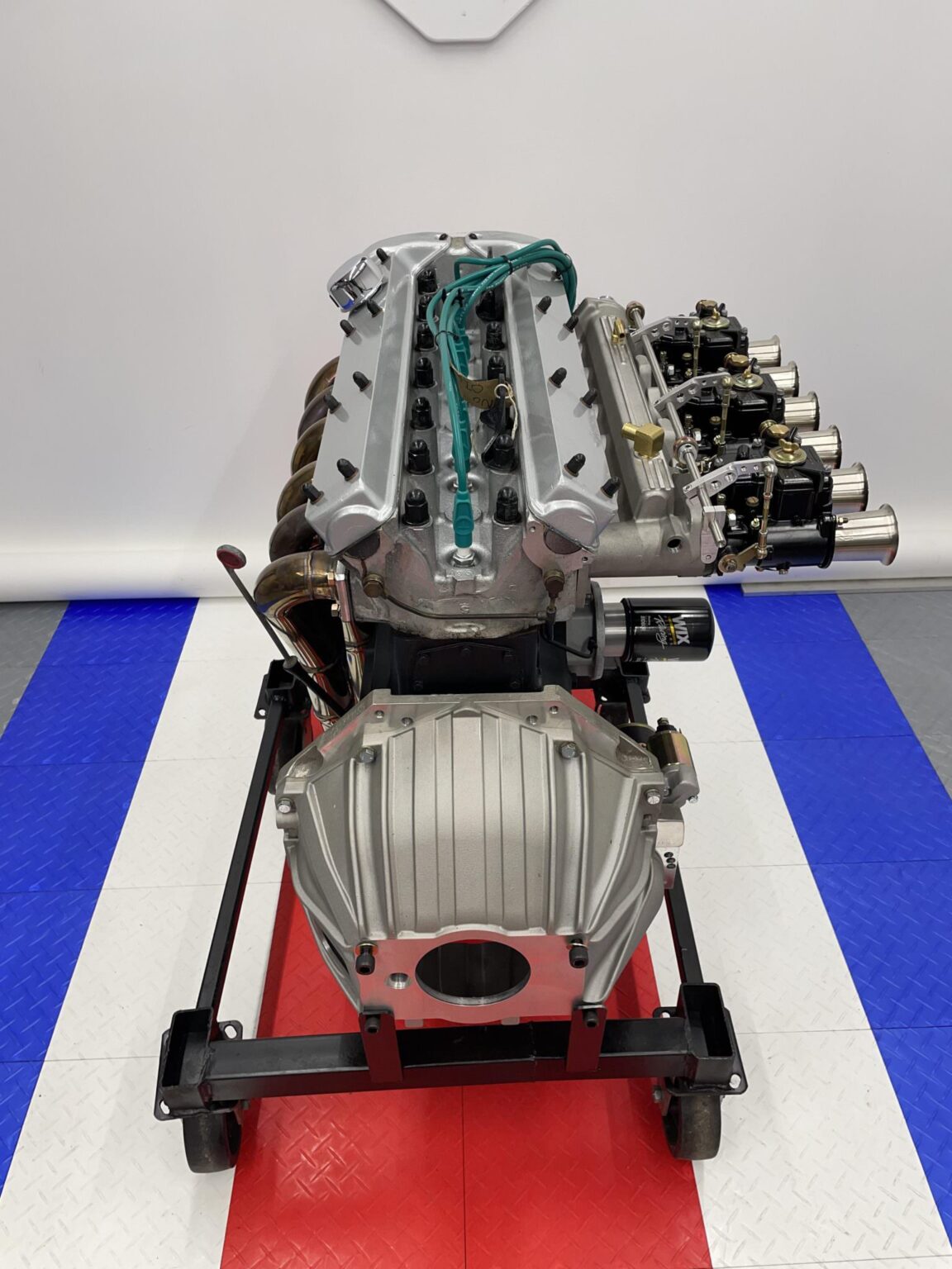 Build It Yourself: A "James Bond" Aston Martin DB5 Replica (With 007 ...