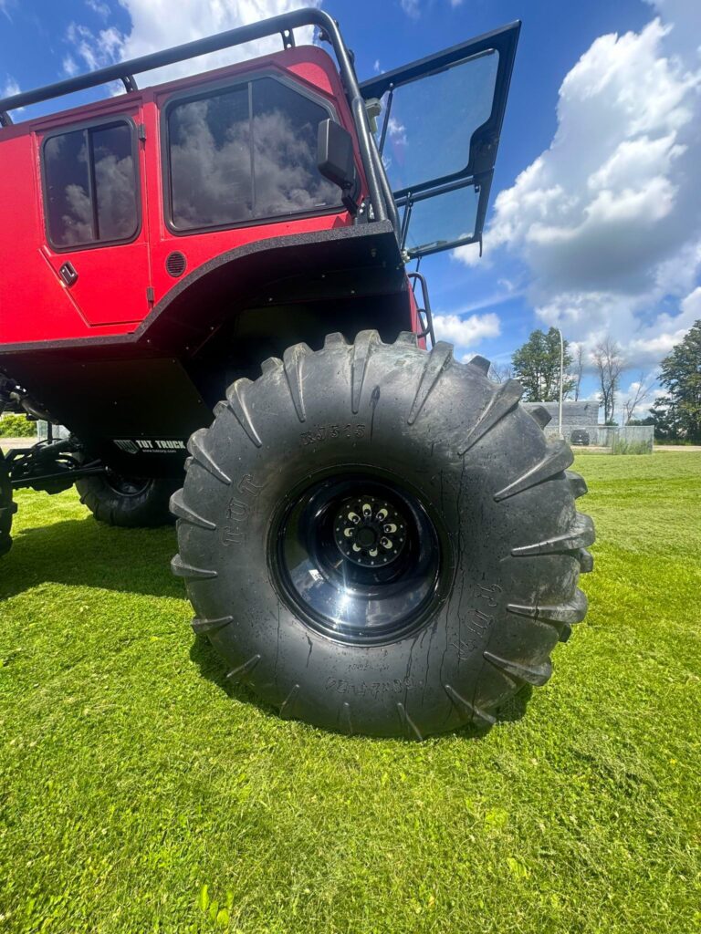 Made In The USA: The TUT Titan Amphibious 4x4 (With 500 BHP)