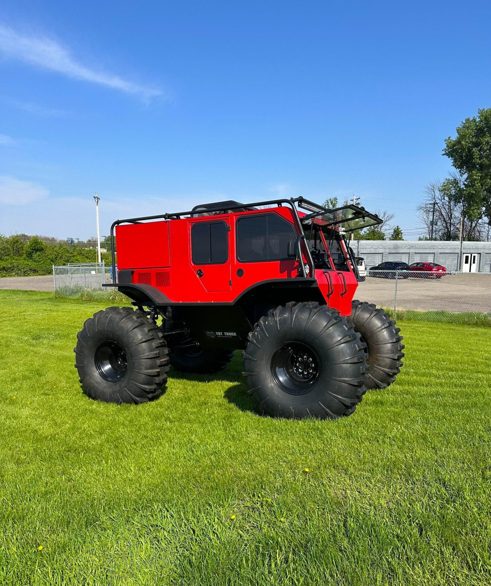Made In The USA: The TUT Titan Amphibious 4x4 (With 500 BHP)