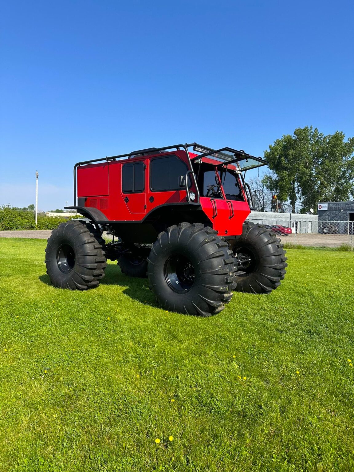 Made In The USA: The TUT Titan Amphibious 4x4 (With 500 BHP)