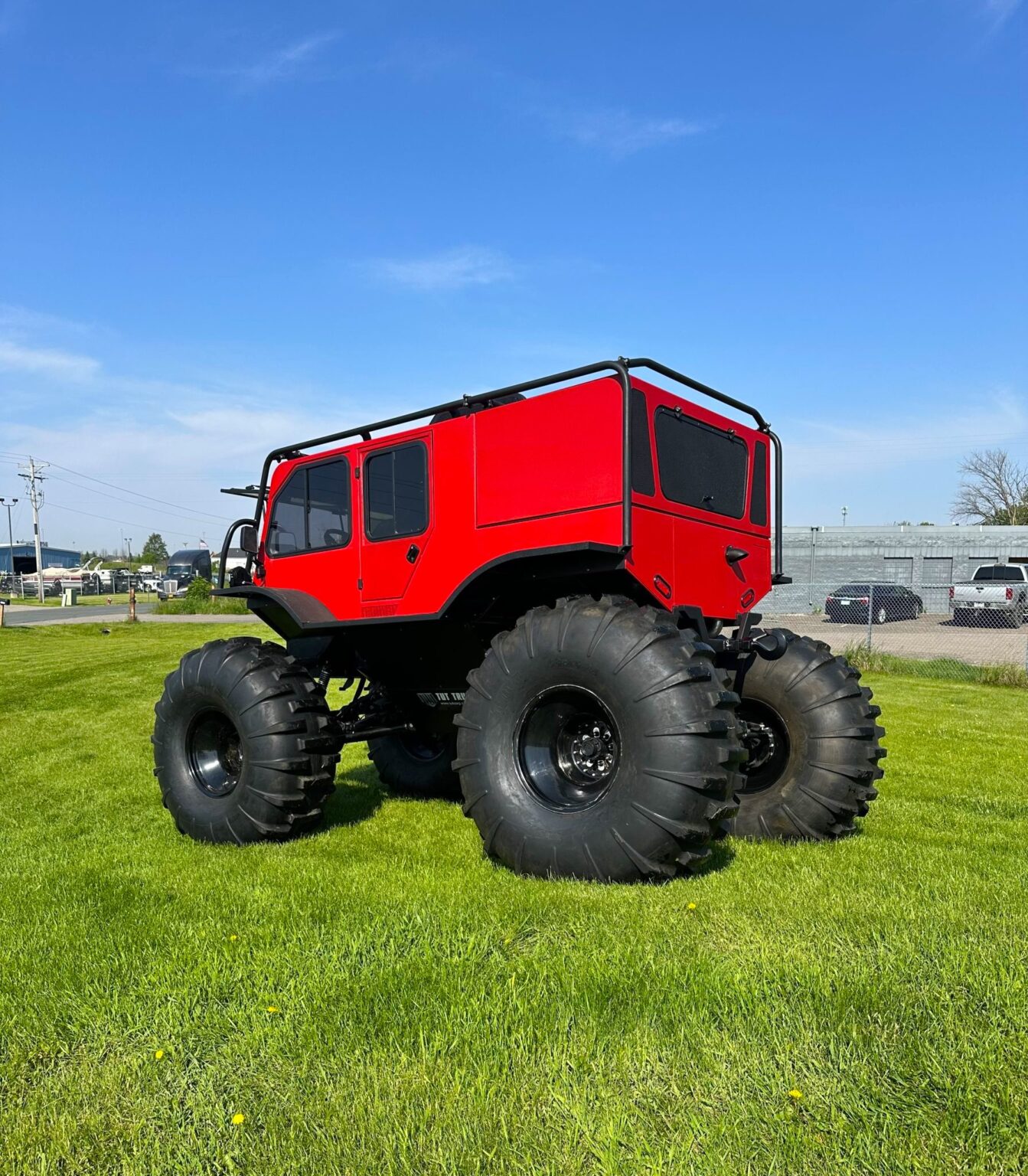 Made In The USA: The TUT Titan Amphibious 4x4 (With 500 BHP)