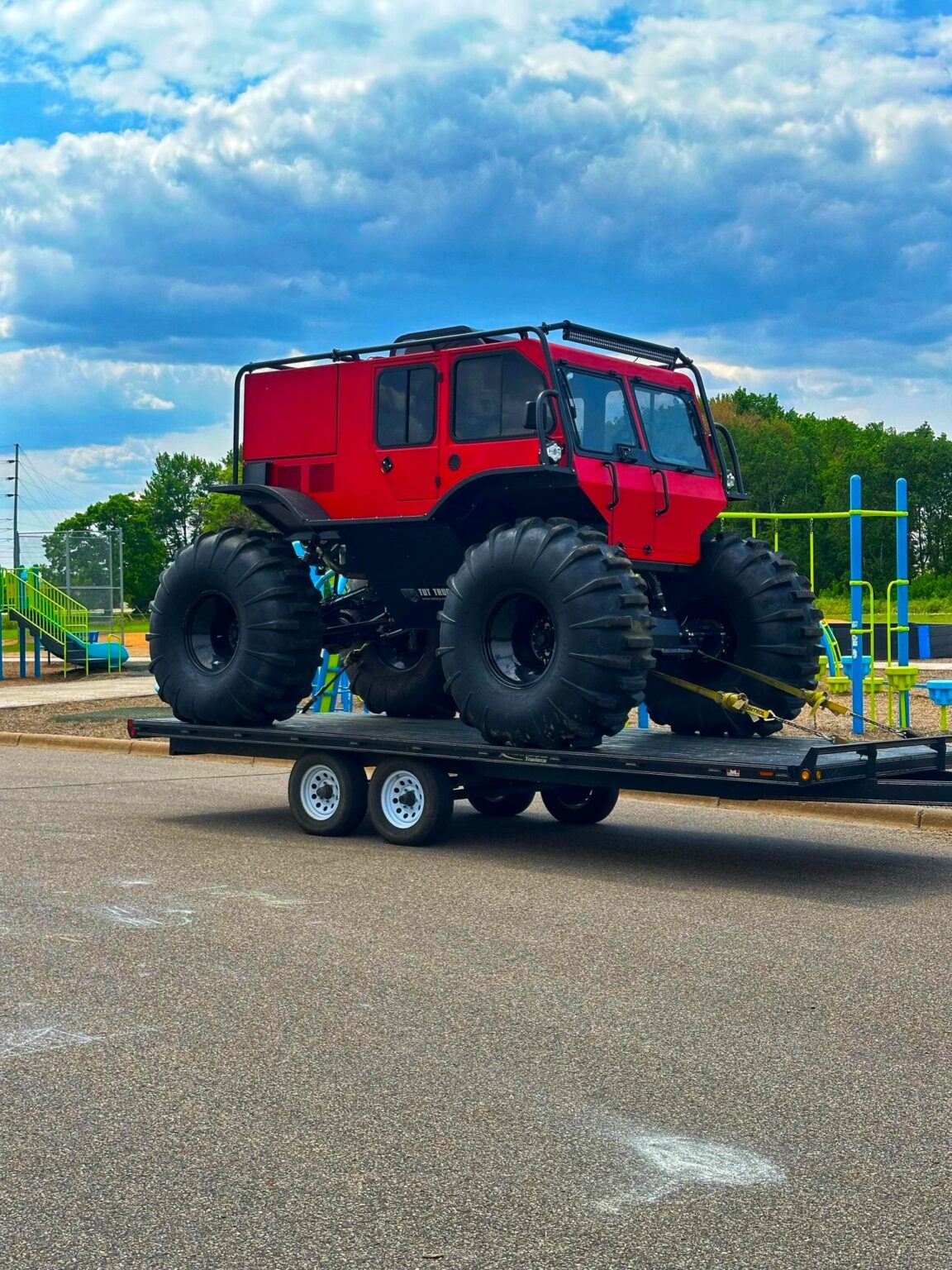 Made In The USA: The TUT Titan Amphibious 4x4 (With 500 BHP)