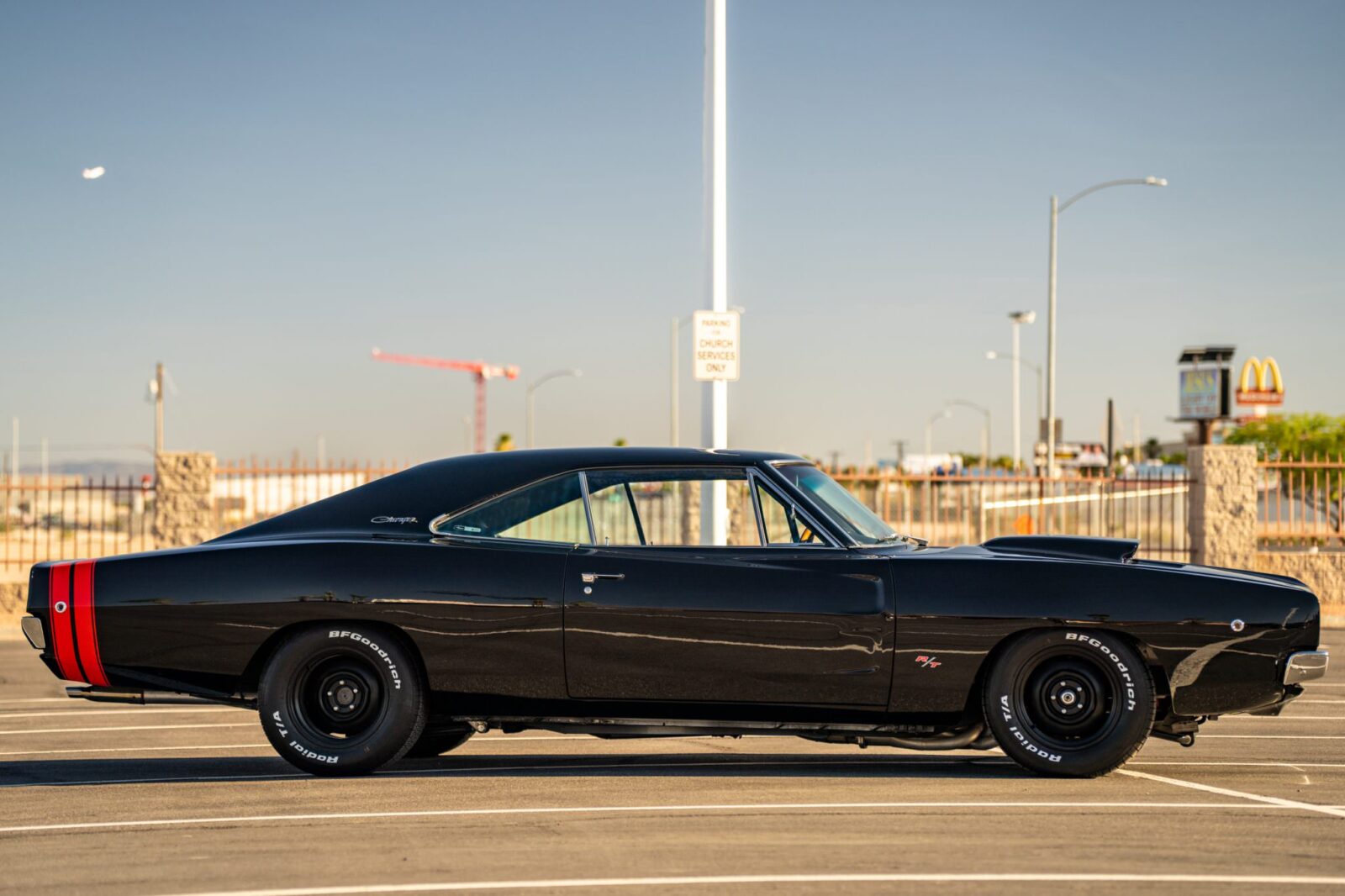 A 528 Hemi–Swapped 1968 Dodge Charger With ~650 BHP
