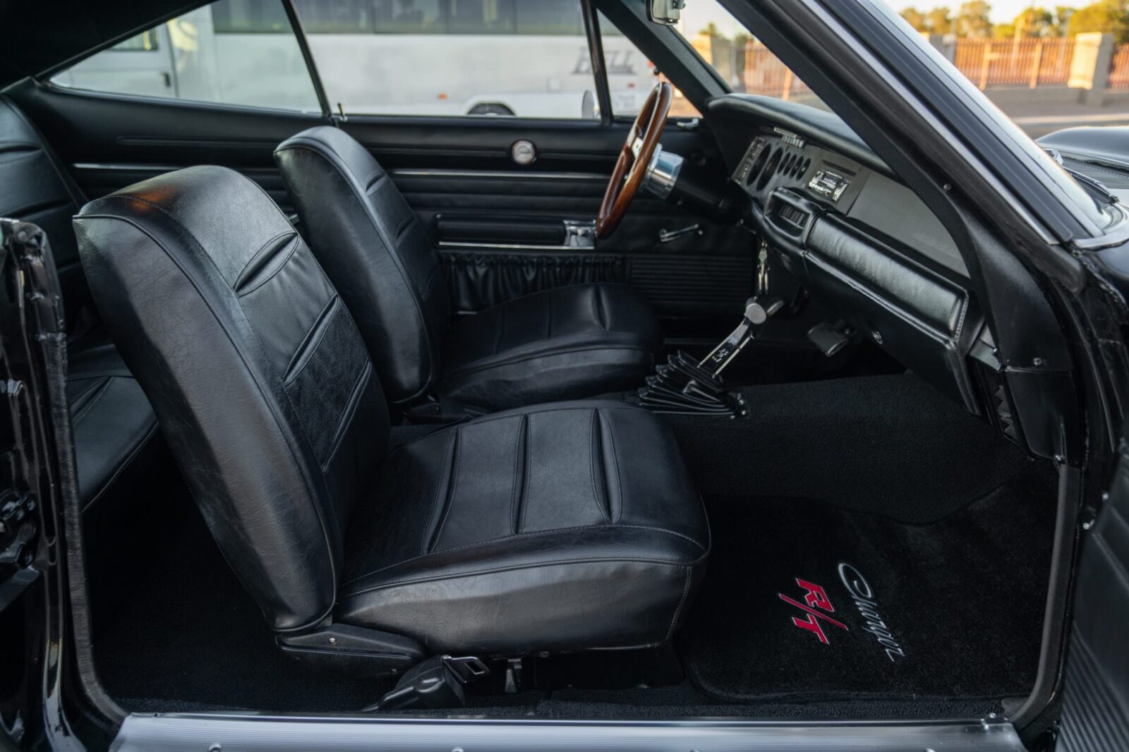 A 528 Hemi–Swapped 1968 Dodge Charger With ~650 BHP