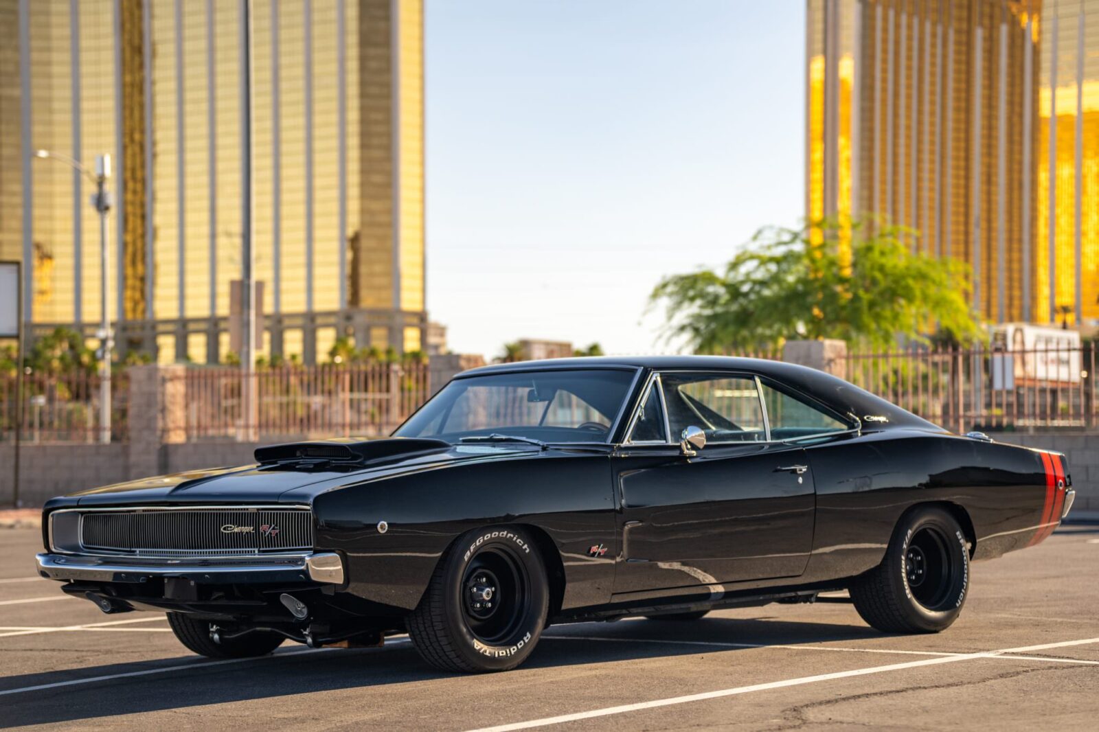 A 528 Hemi–Swapped 1968 Dodge Charger With ~650 BHP
