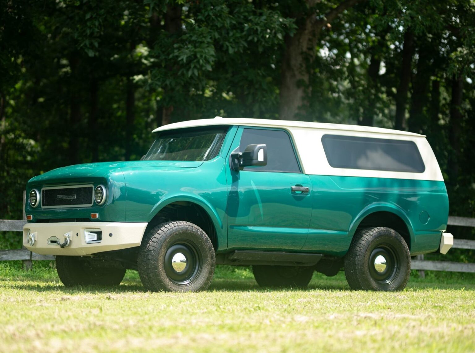 International Harvester Scout II–Bodied 2016 Nissan Titan