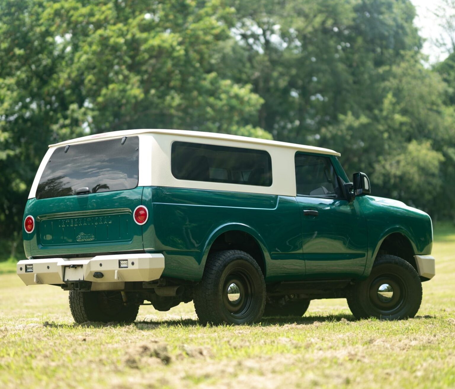 International Harvester Scout II–Bodied 2016 Nissan Titan